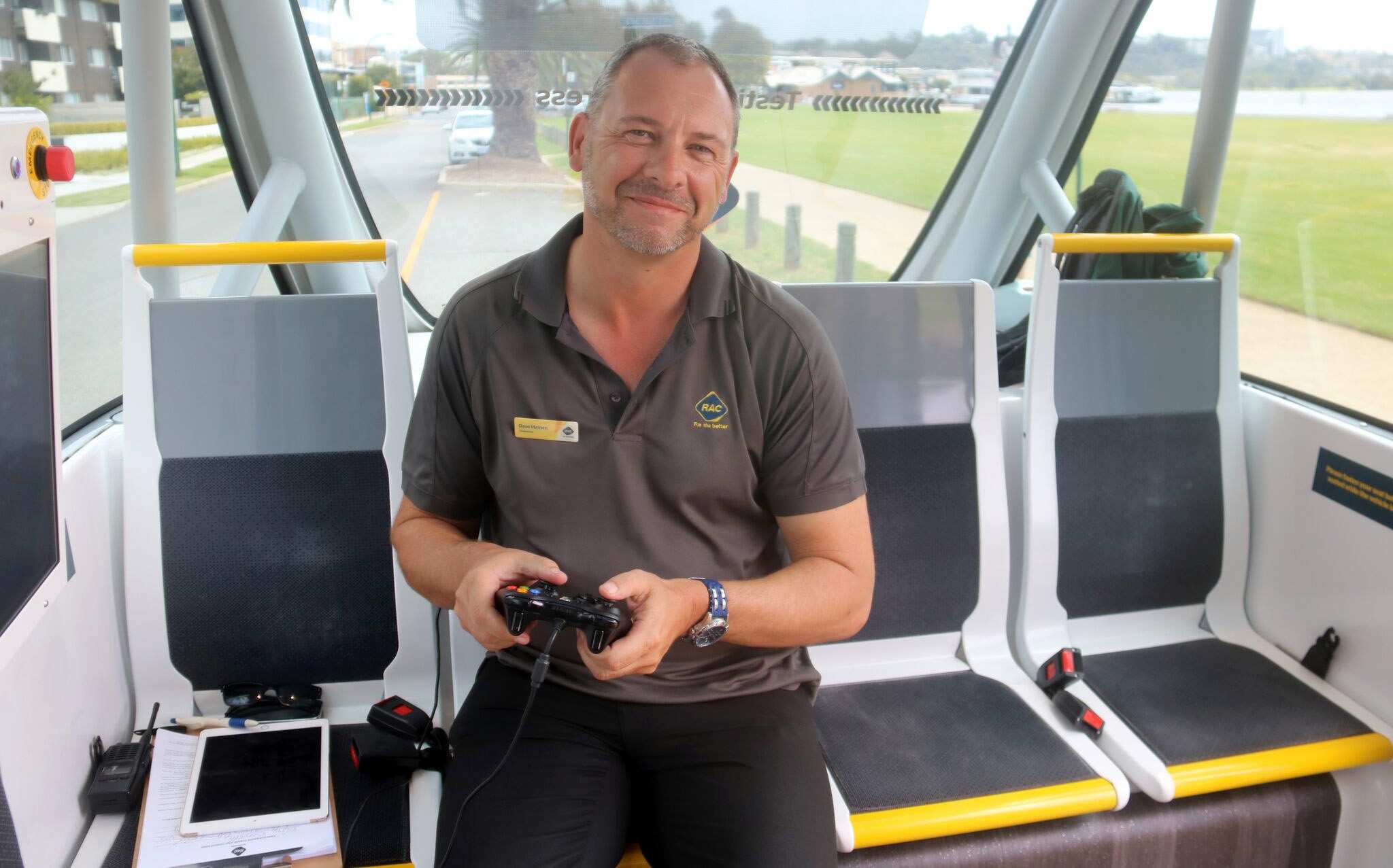 Driverless bus trial notches up 2,000 passengers - ABC News