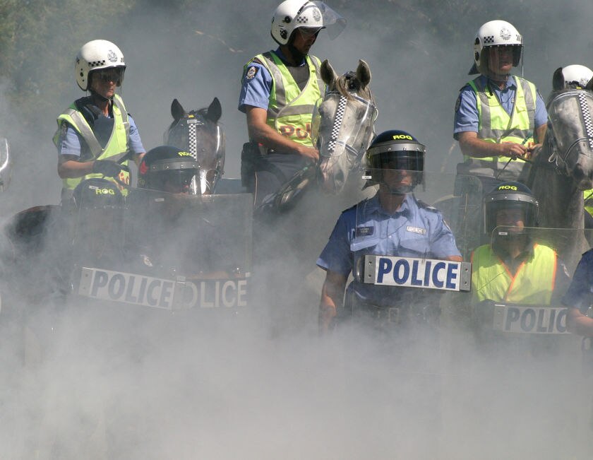 Civilian staff to take over police watchhouse duties - ABC News
