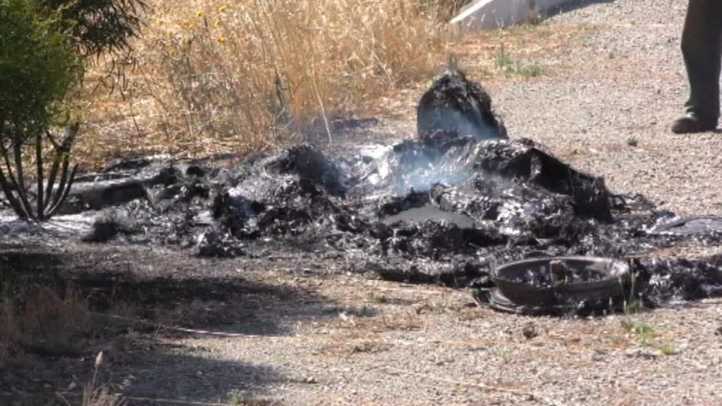 Leading car in World Solar Challenge bursts into flames - ABC News