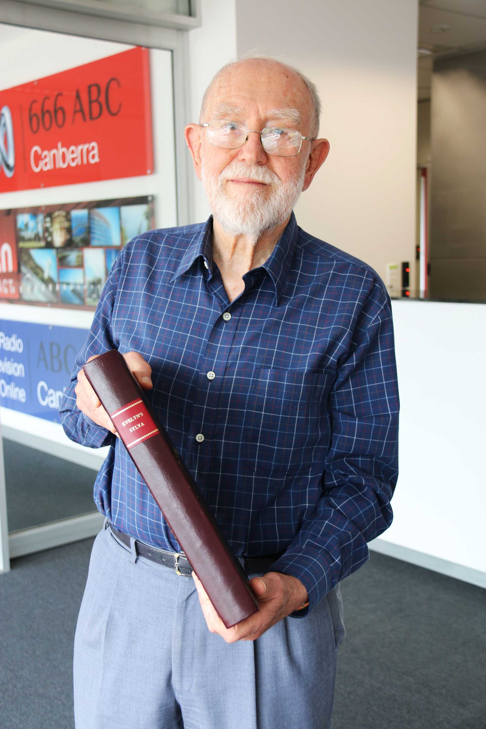 350-year-old horticulture book donated to Australian National ...