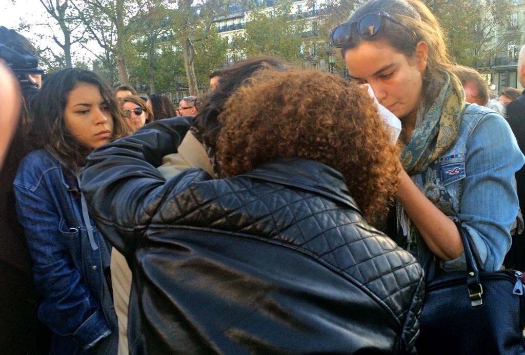 Paris attacks: Strangers brought together by 'grief and pain' - ABC News