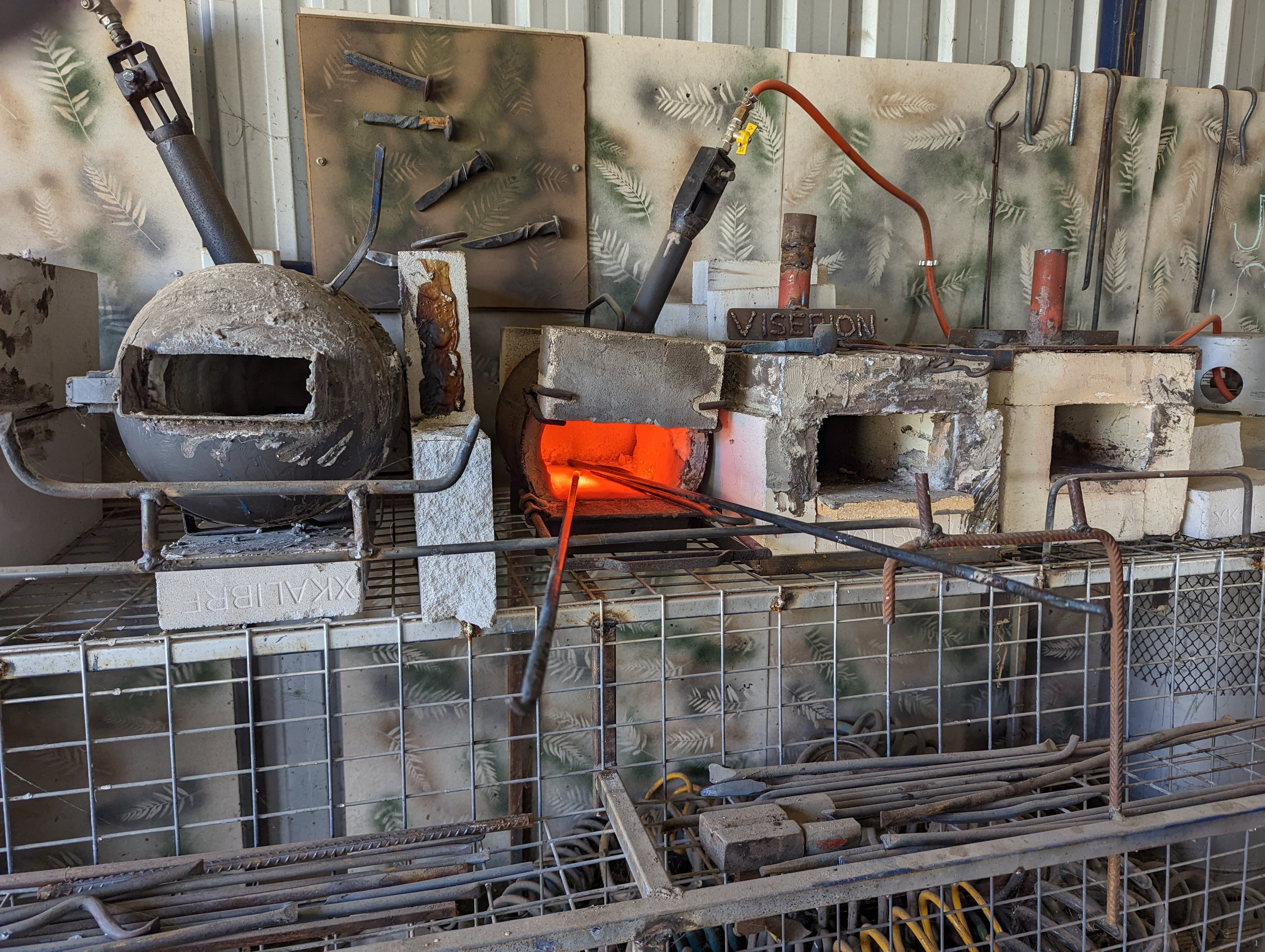 Going at it hammer and tongs: learning to blacksmith in Kyabram - ABC ...