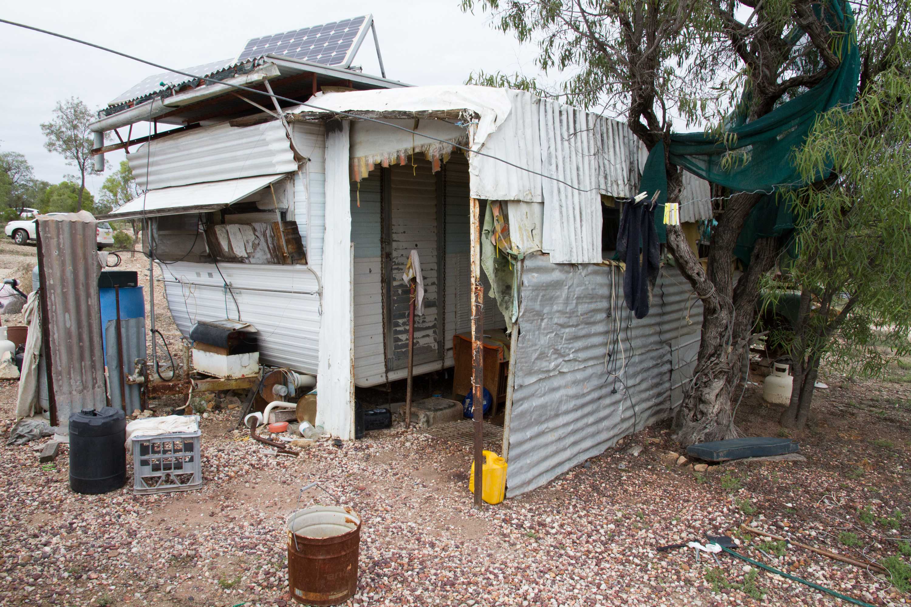 Lightning Ridge aged migrant miners facing challenging conditions - ABC ...