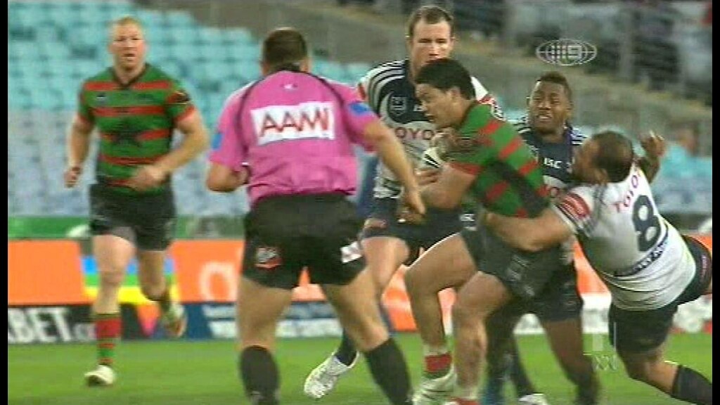 Rabbitohs notch controversial win over Cowboys - ABC News