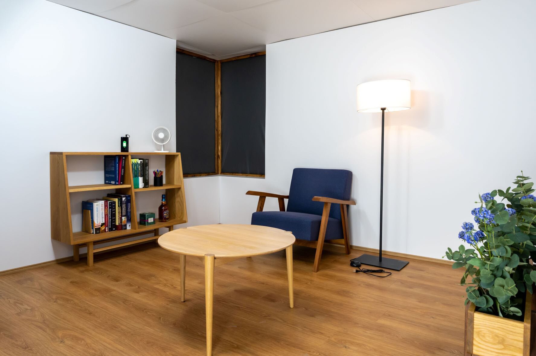 Wireless charging room powers your devices without plugs or cables ...