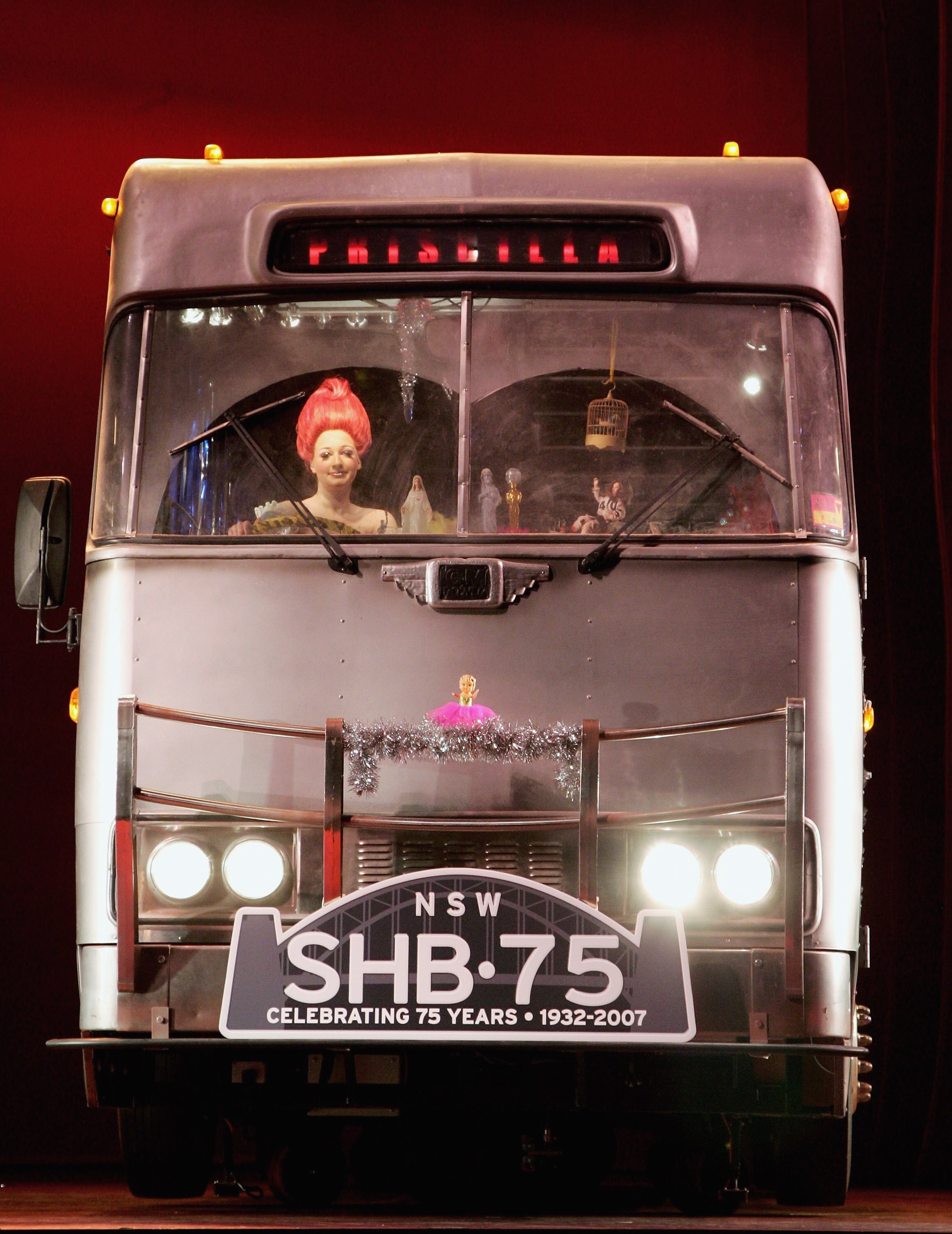 Iconic Priscilla bus given to Broken Hill - ABC News