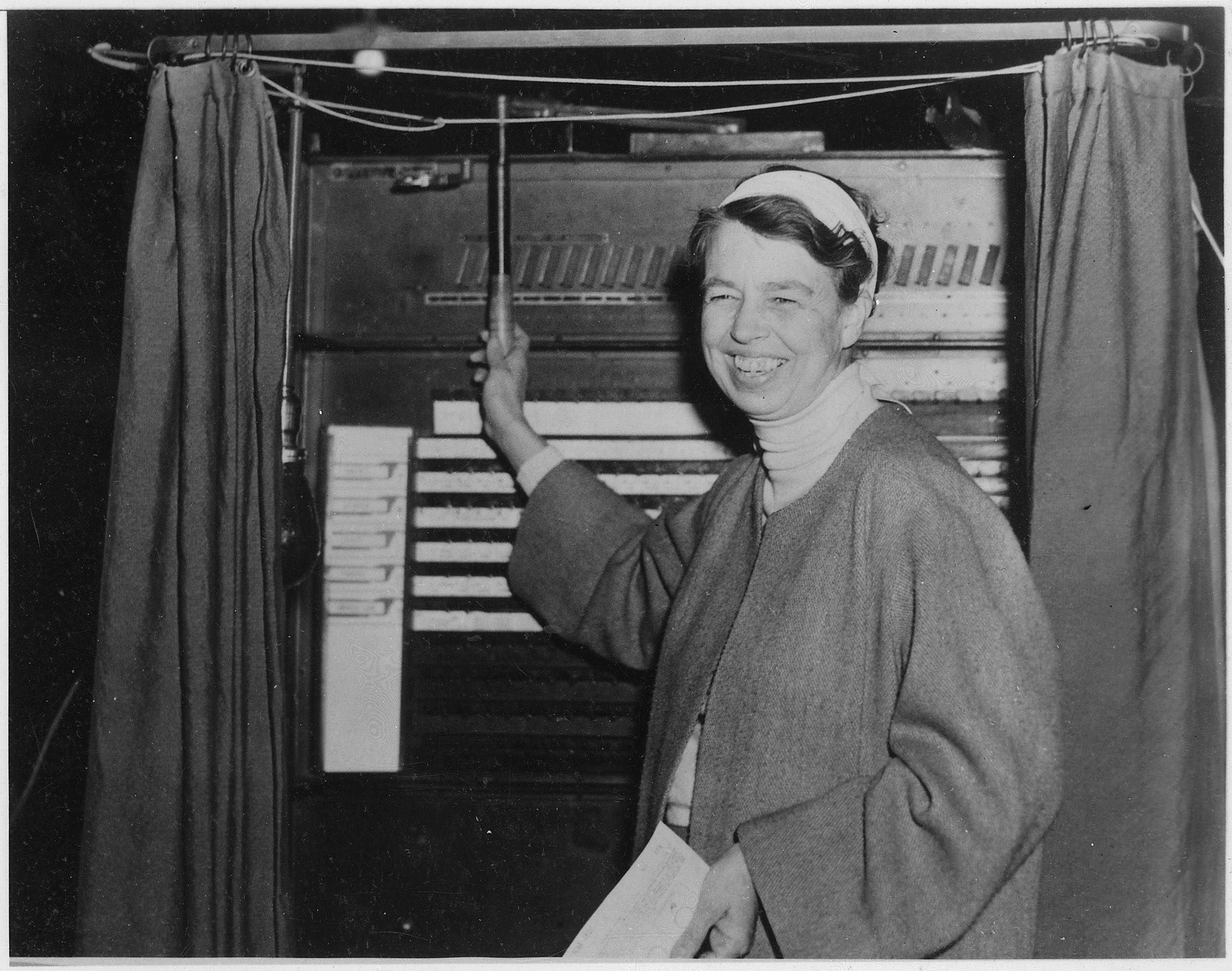 The dramatic ways US election voting methods have changed through ...