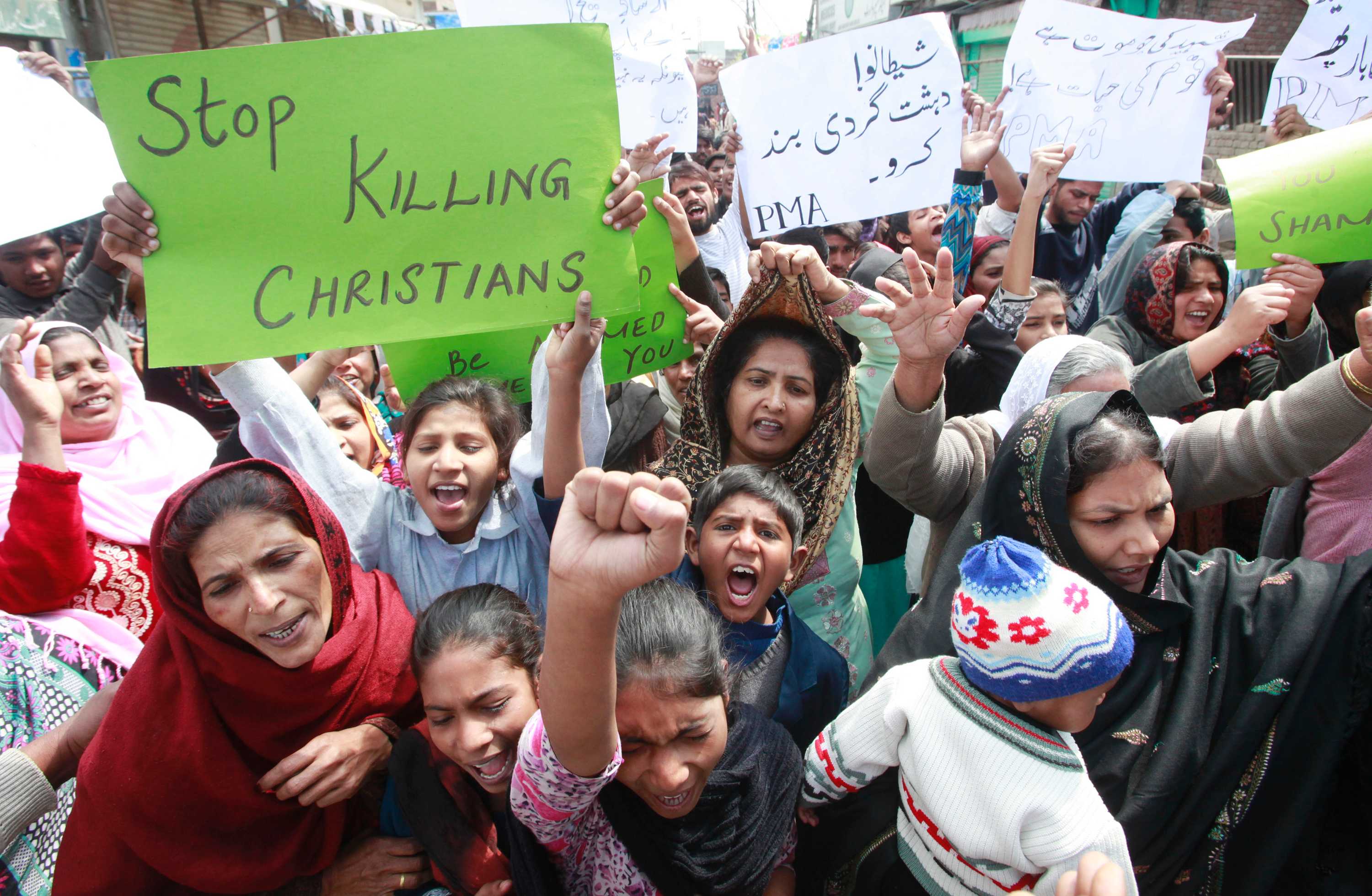 Christian protesters clash with police over Pakistan church bombings ...