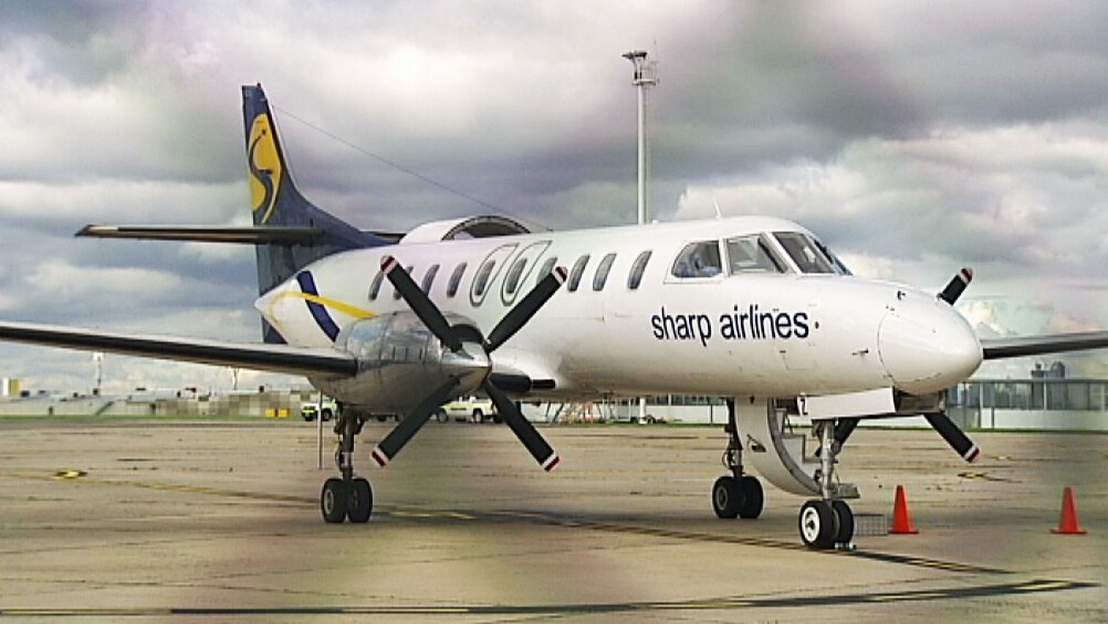 Plane with five passengers onboard makes emergency landing at Melbourne's Essendon Airport - ABC ...