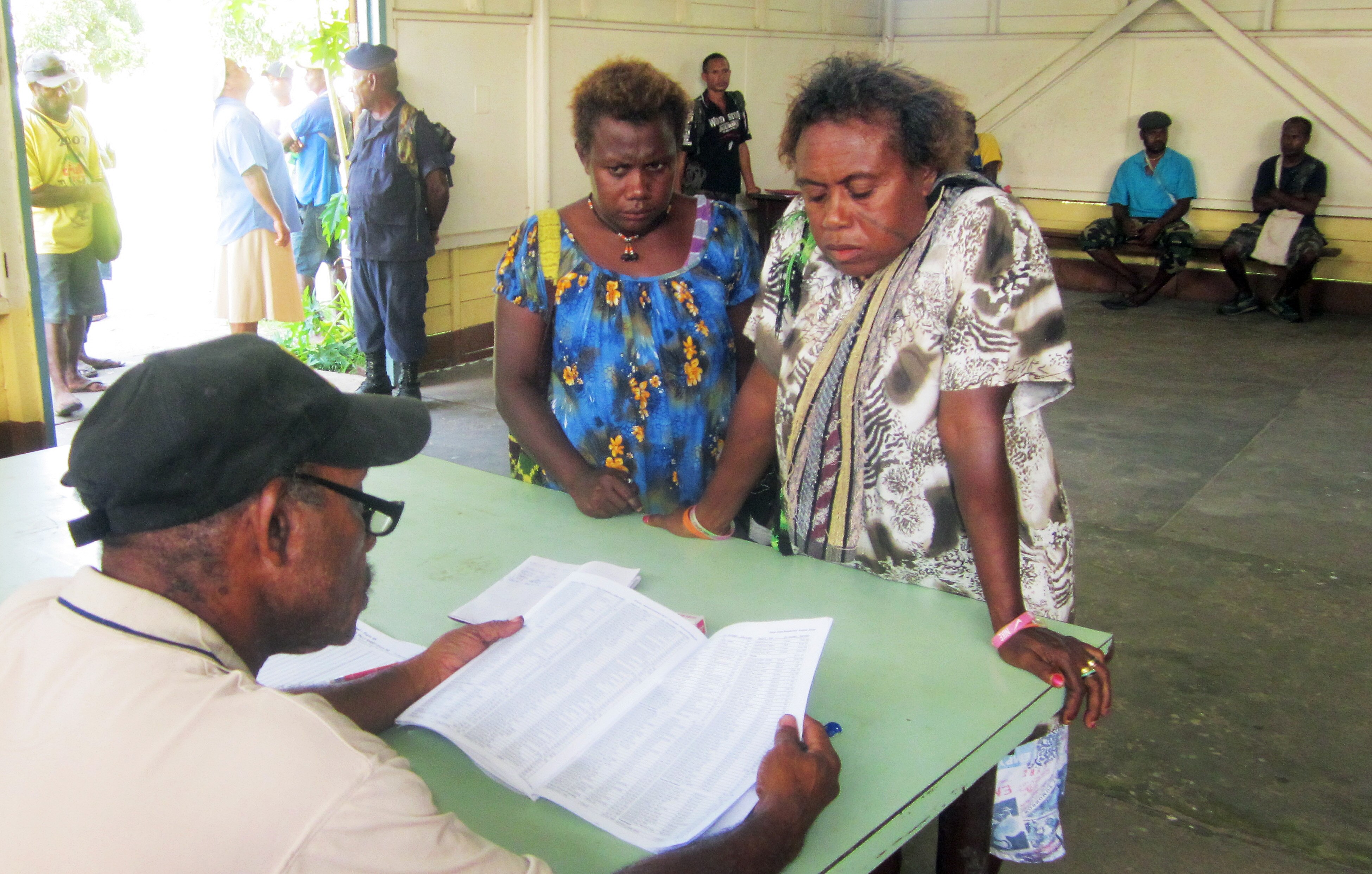 Port Moresby voters head to the polls - ABC News