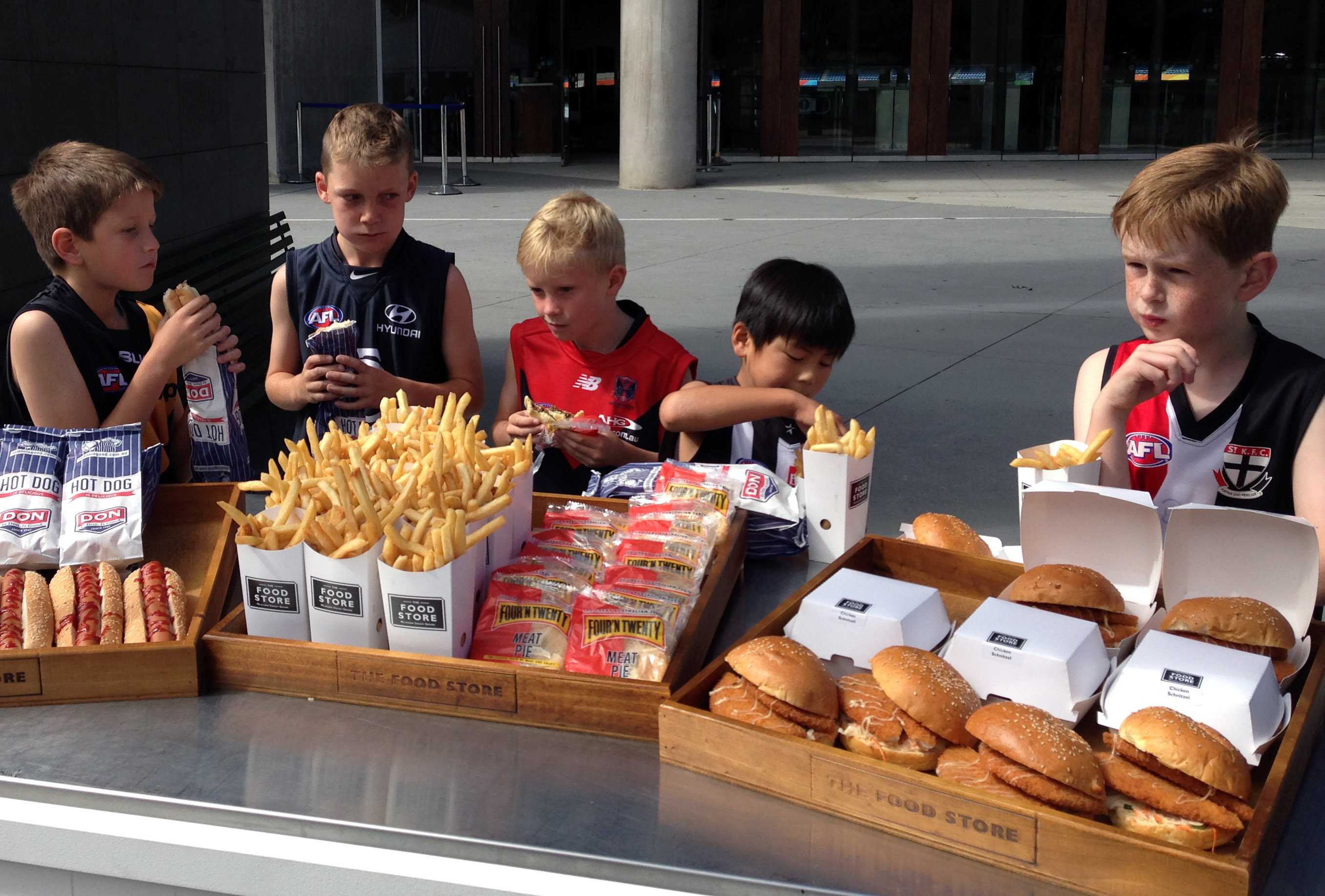 MCG prices for pies, hot dogs, hot chips to be cut by up to 40pc under ...