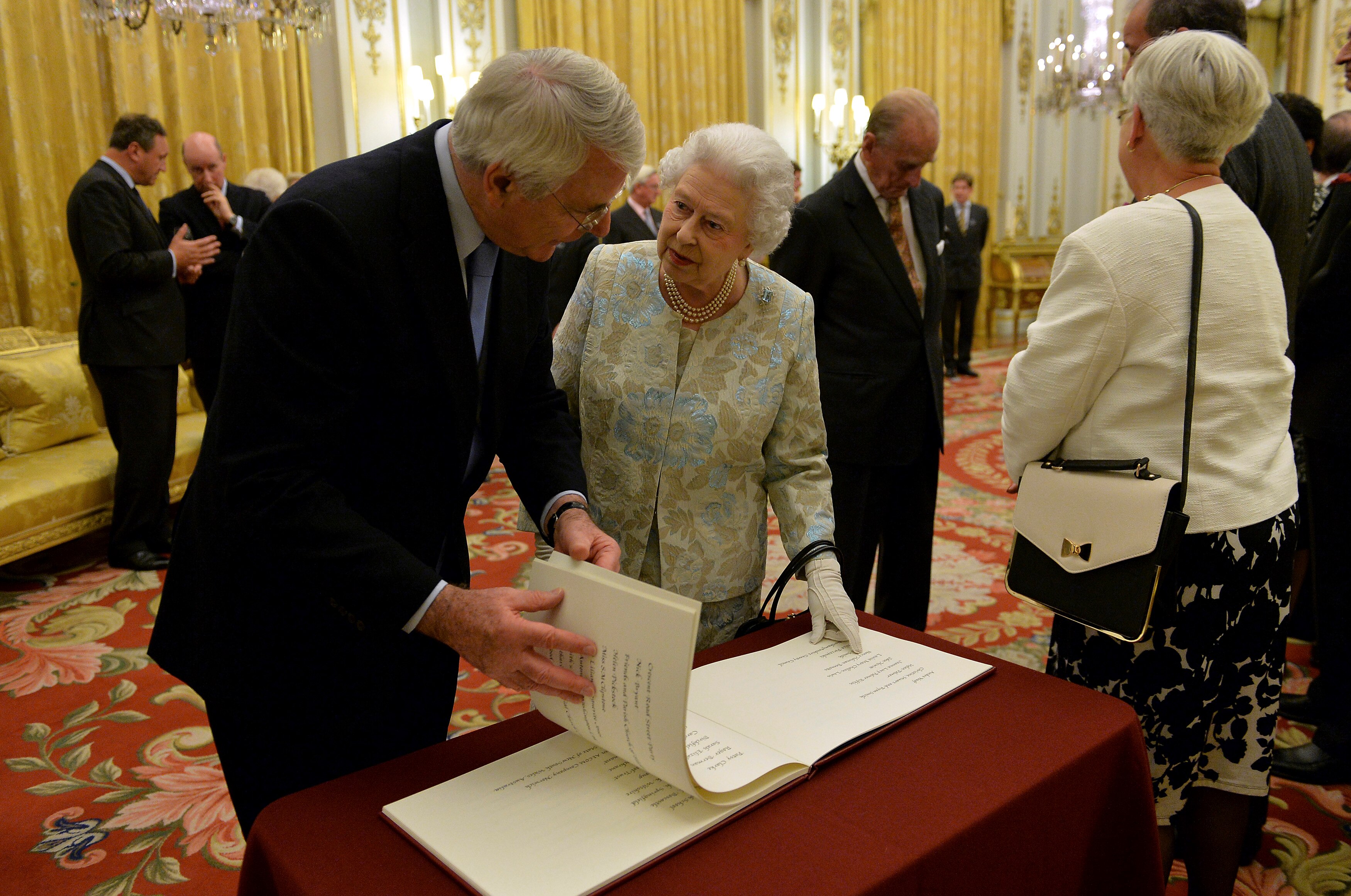 Princess Diana's secret marriage counsellor revealed in new royal book ...