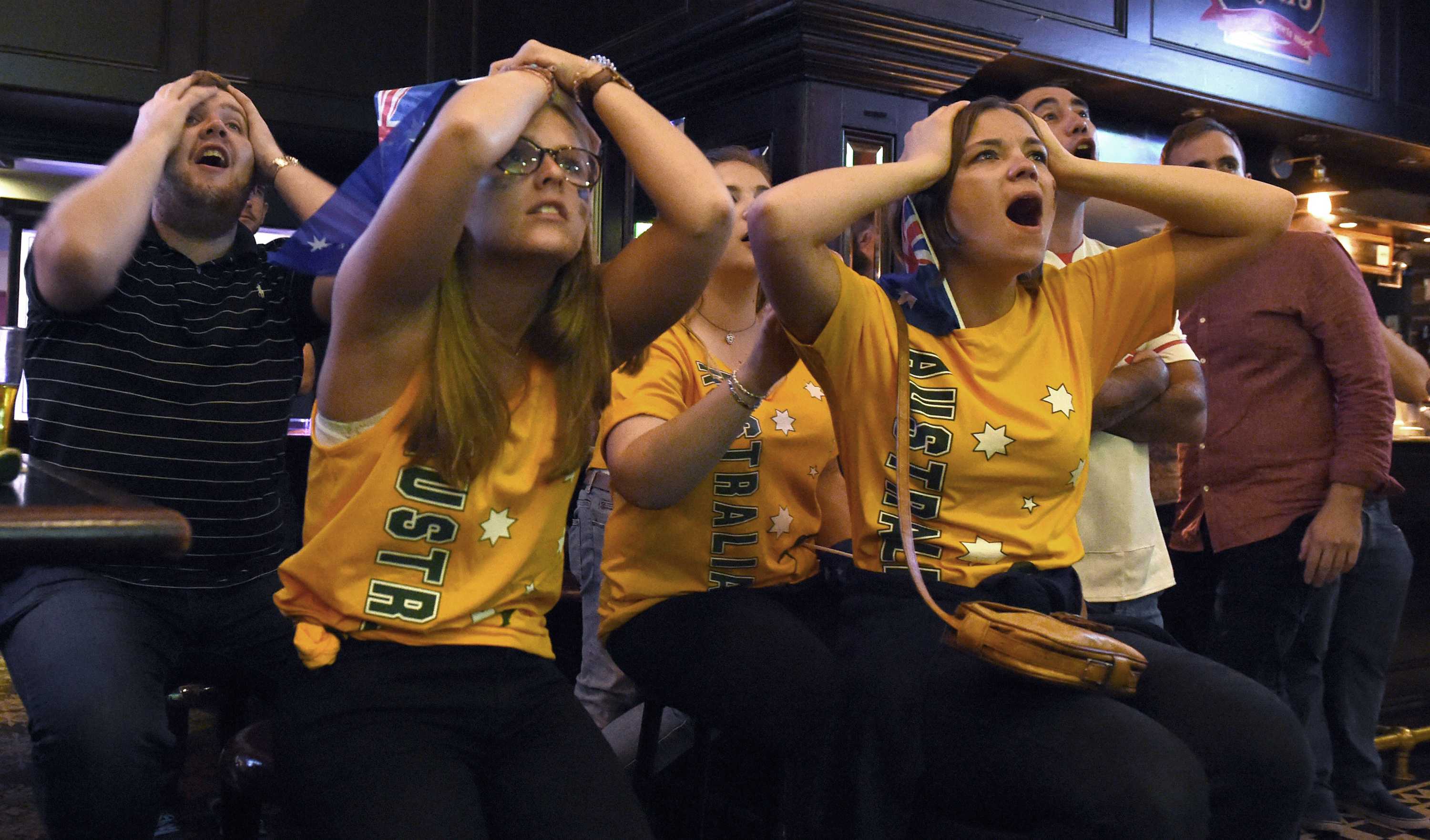 Rugby World Cup: Australian fans 'shattered' after All Blacks defeat ...