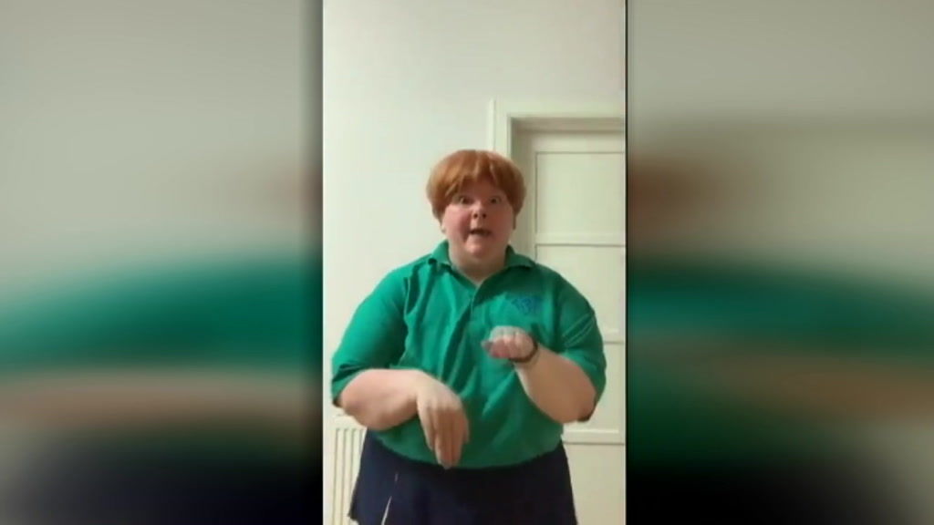 Comedian Magda Szubanski dancing for healthcare workers - ABC News