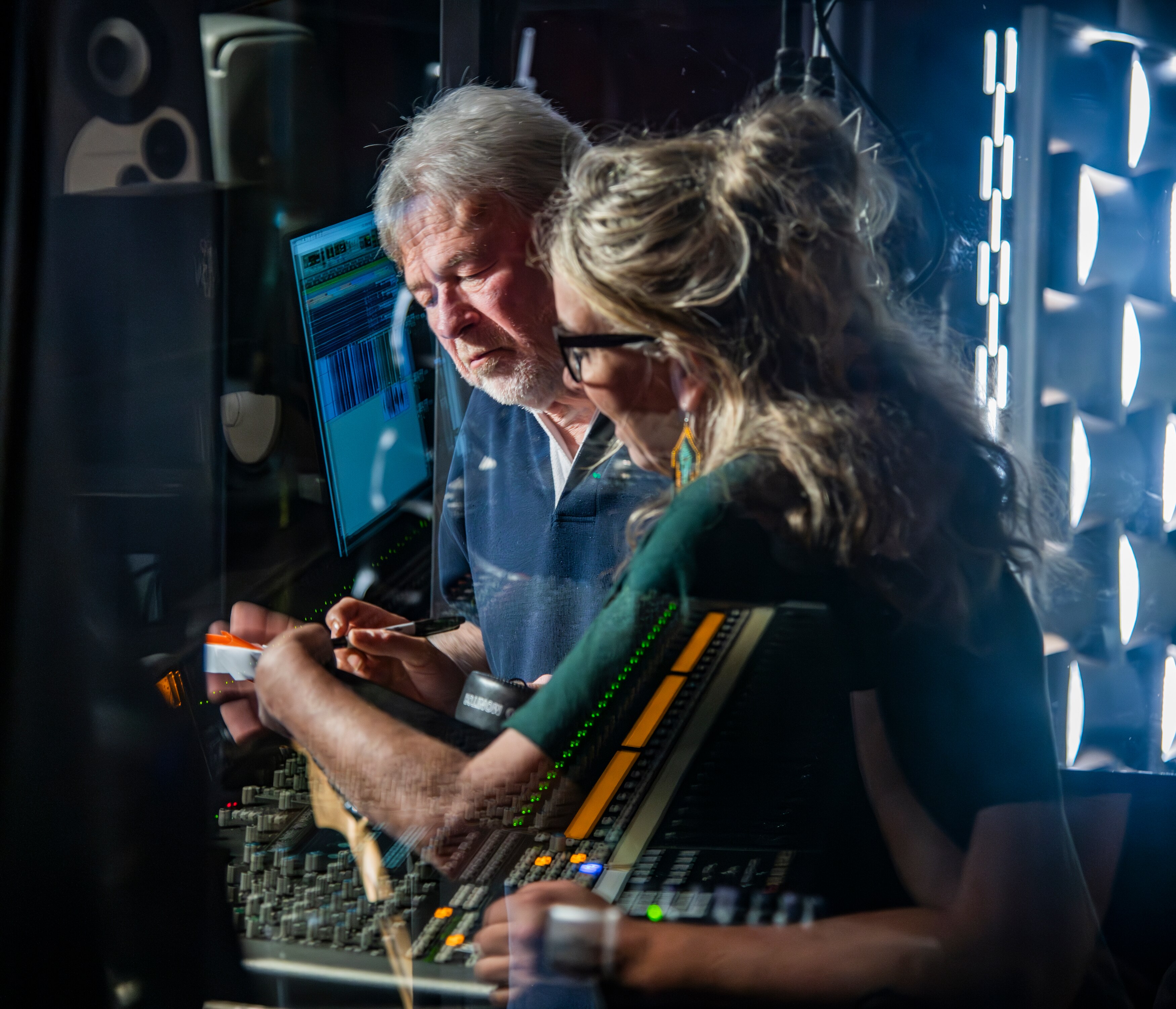 I Was Only 19 re-recorded by John Schumann from Redgum and The Waifs ...