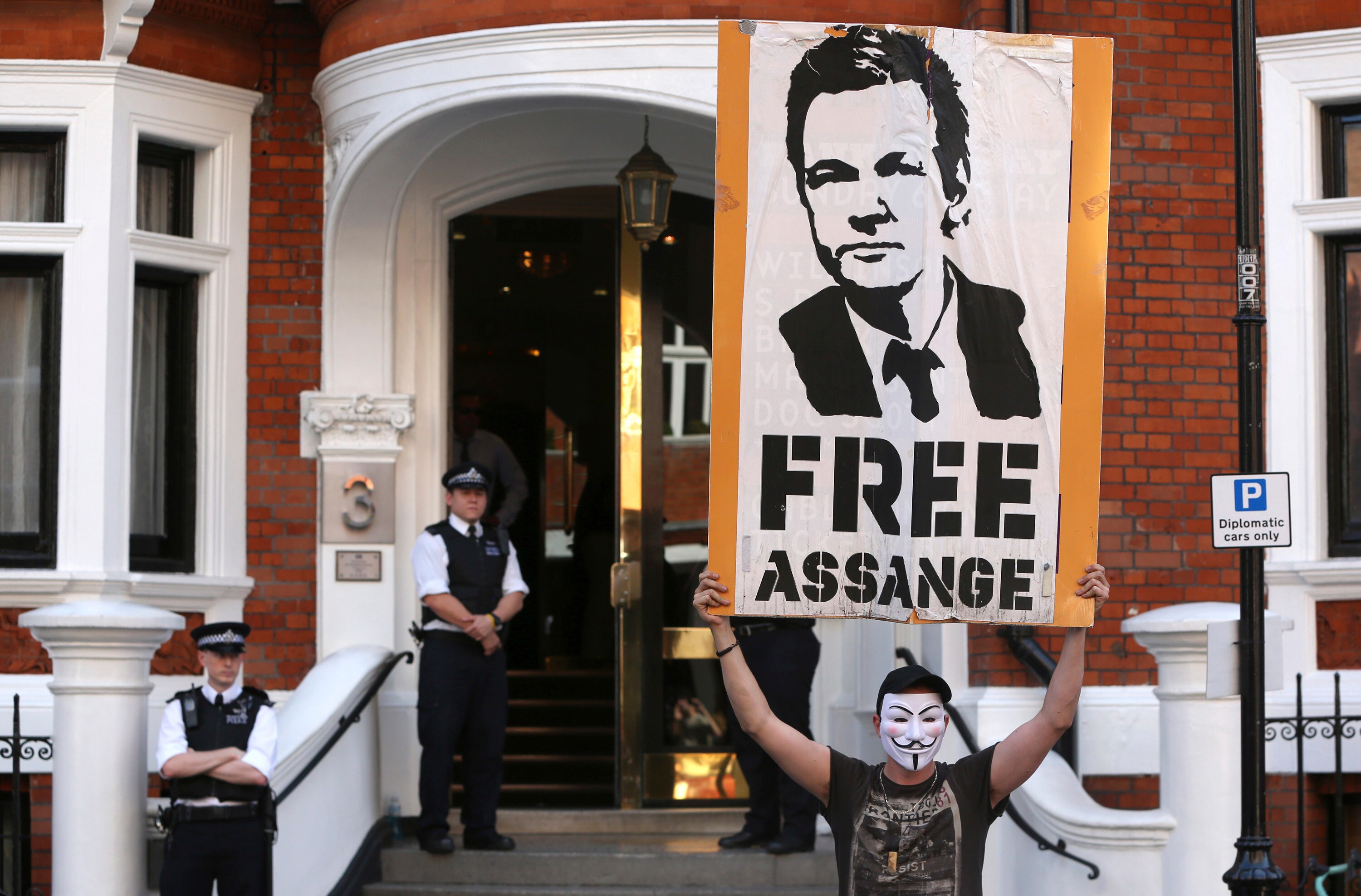 Anonymous targets Britain over Assange - ABC News