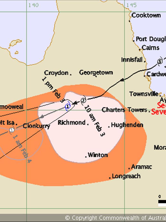 Mount Isa sandbagging against Cyclone Yasi flooding - ABC News