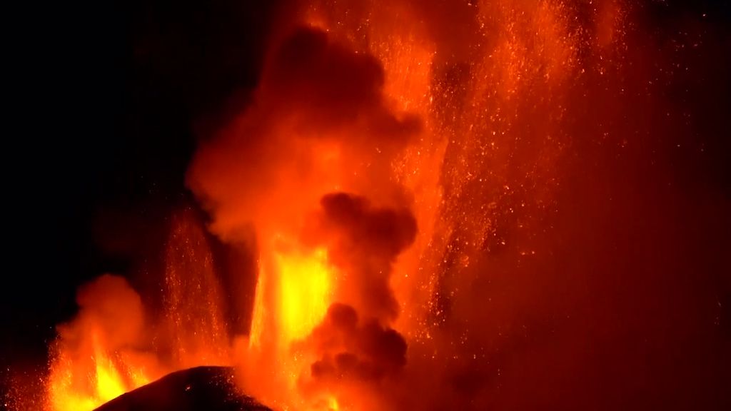 Mount Etna erupts with spectacular lava show - ABC News