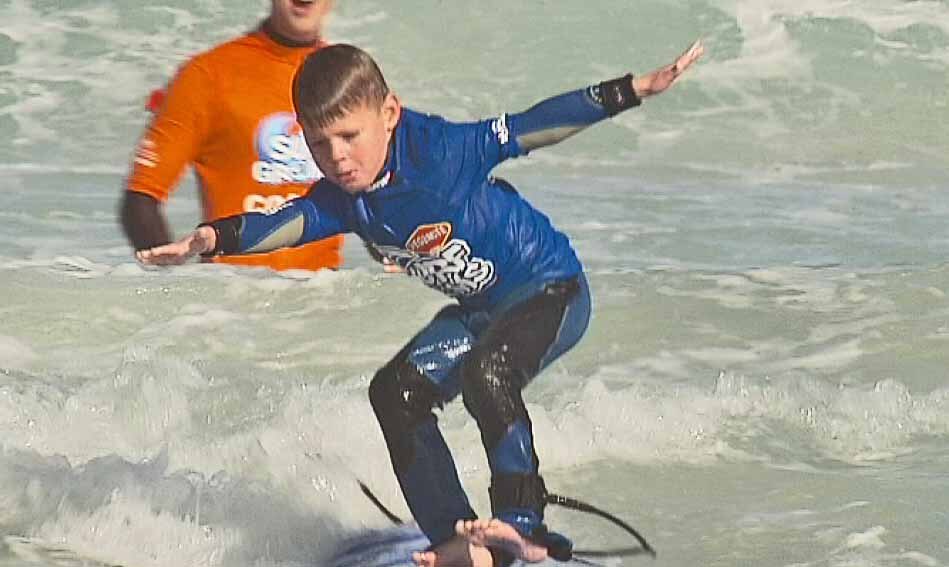 Outback kids escape the dust to surf the waves - ABC News