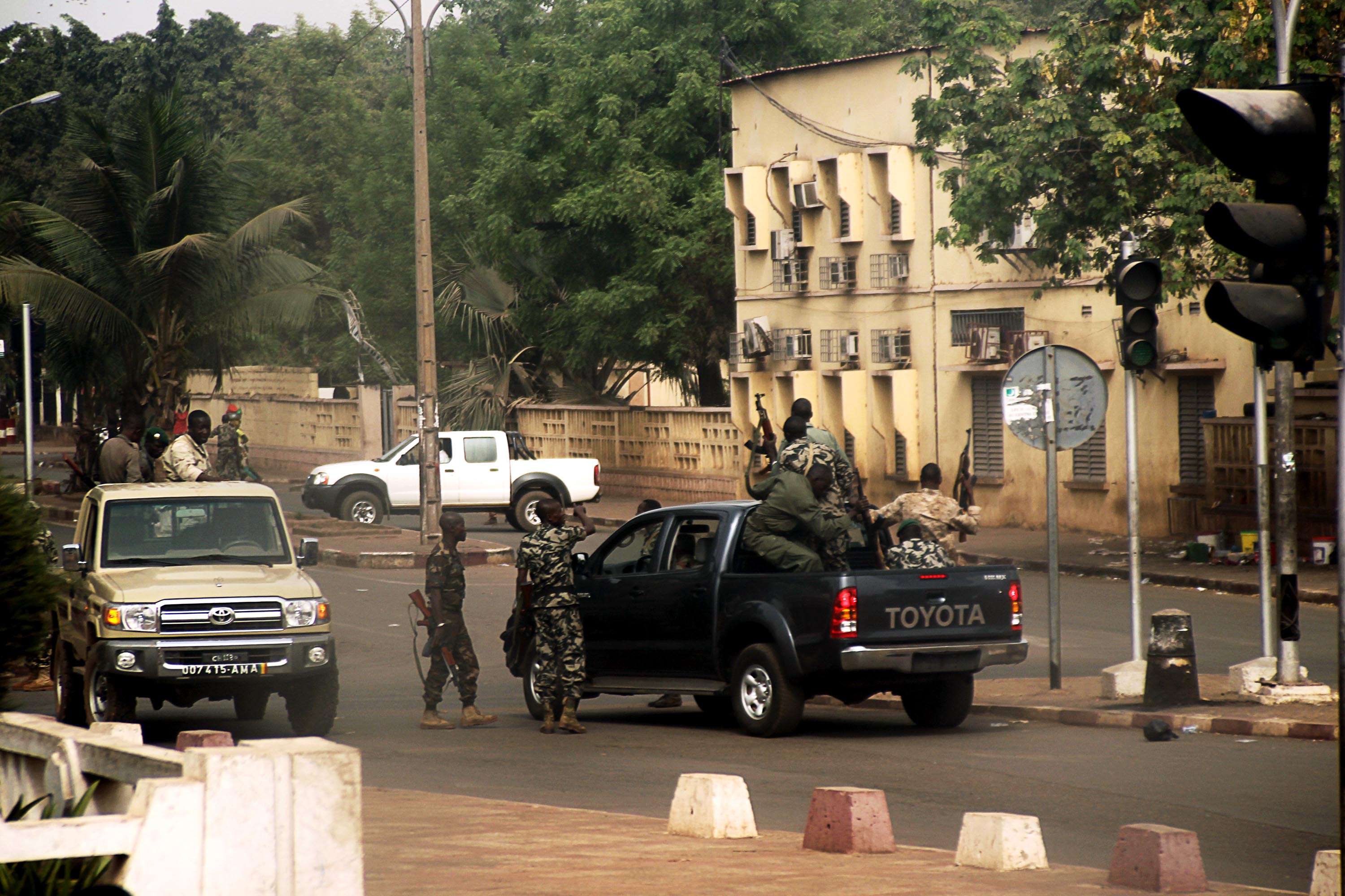 Mali soldiers attack palace in mutiny - ABC News