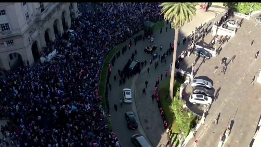 Convoy carries Diego Maradona's casket to Bella Vista cemetery - ABC News