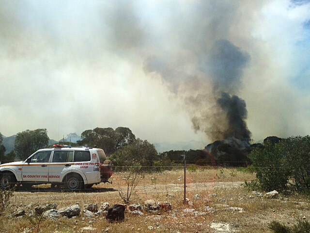 Crews hoping for upper hand over SA bushfire - ABC News