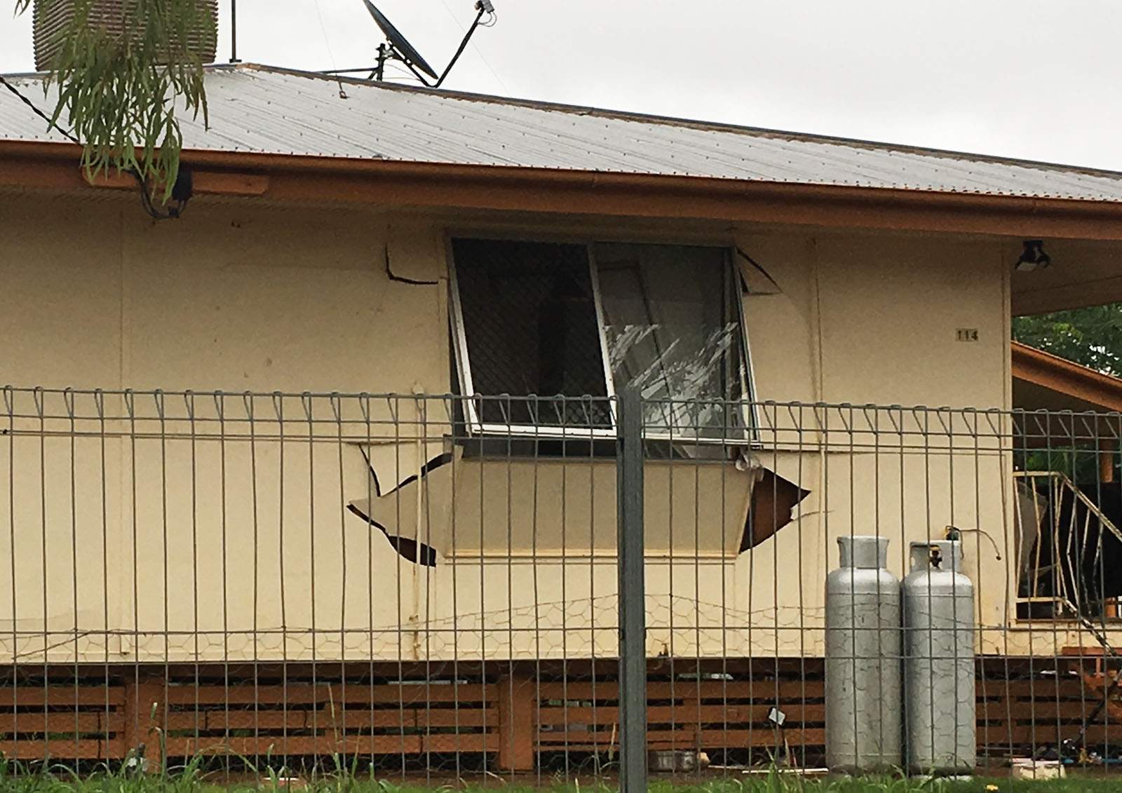 Bug spray 'flamethrower' causes explosion in Mount Isa house, injures ...