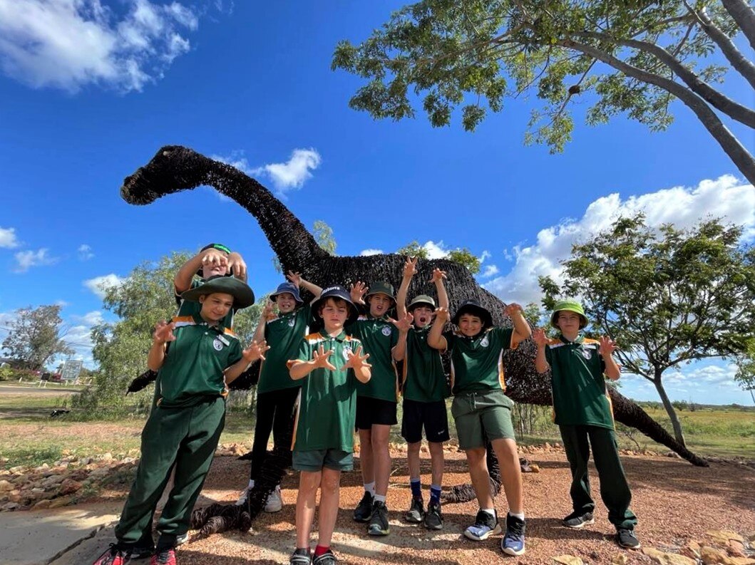 Outback Queensland dinosaurs in race to become state's fossil emblem ...