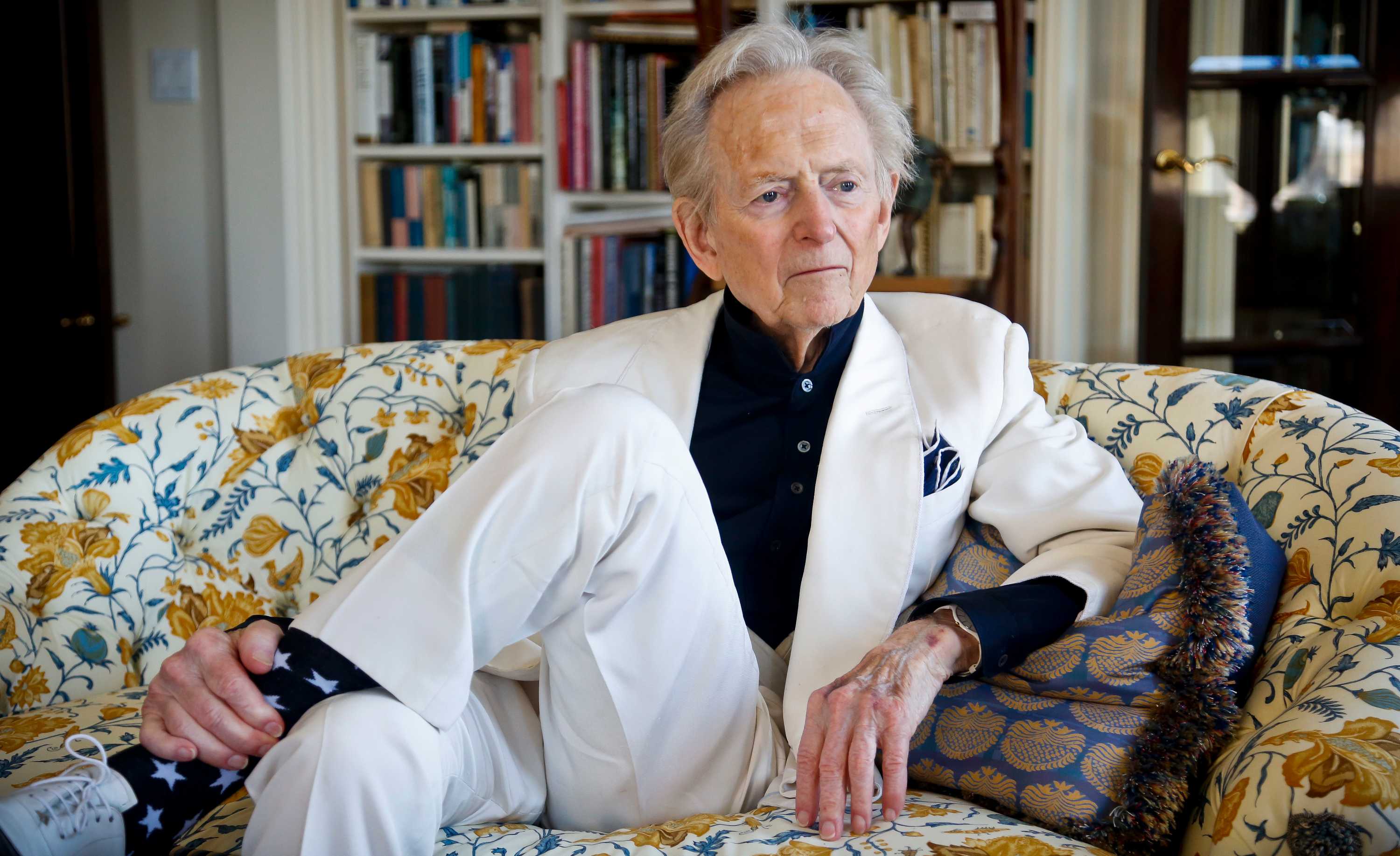 Tom Wolfe, journalist and author of Bonfire of the Vanities, dies aged ...