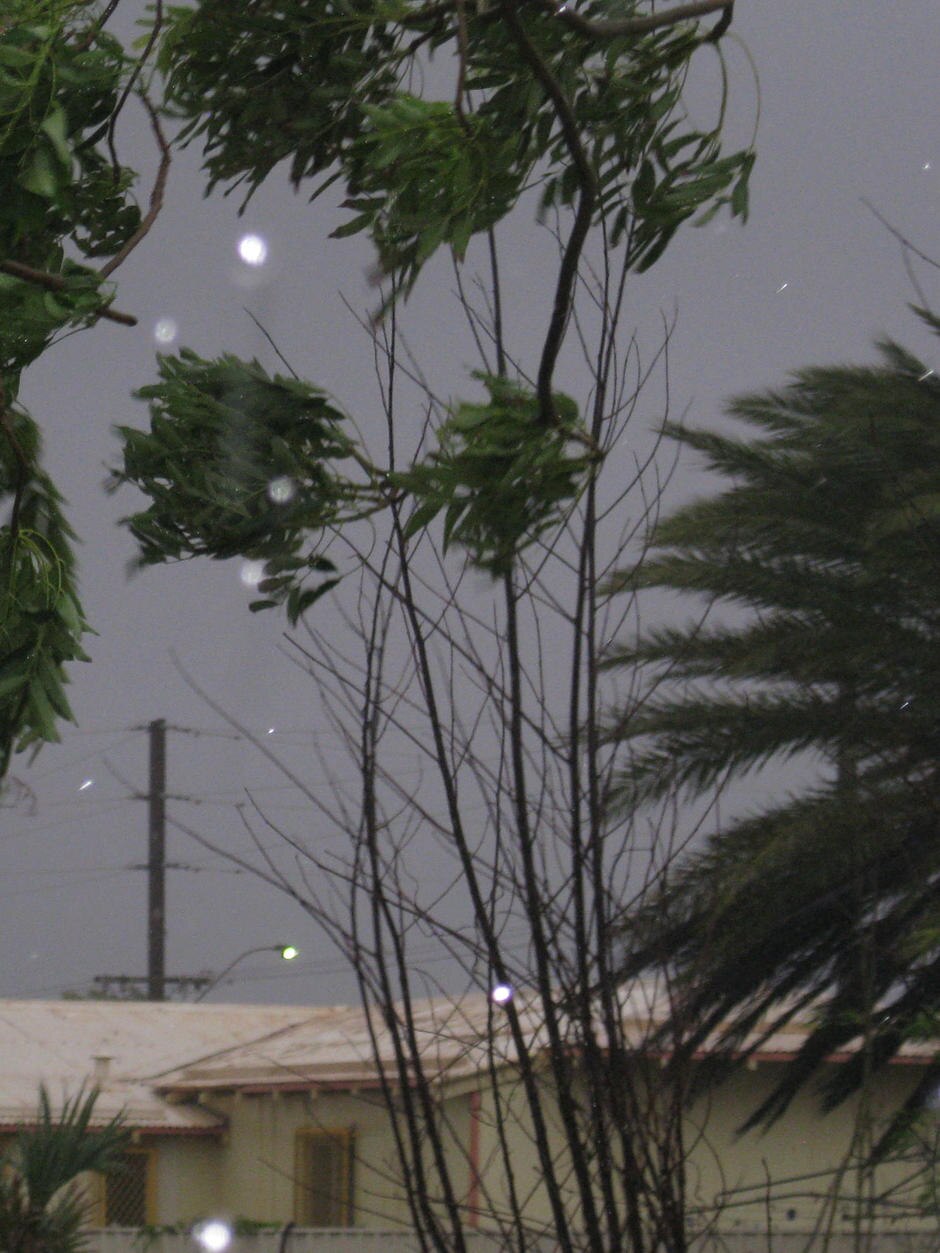 Cyclone hammers Onslow and Exmouth - ABC News