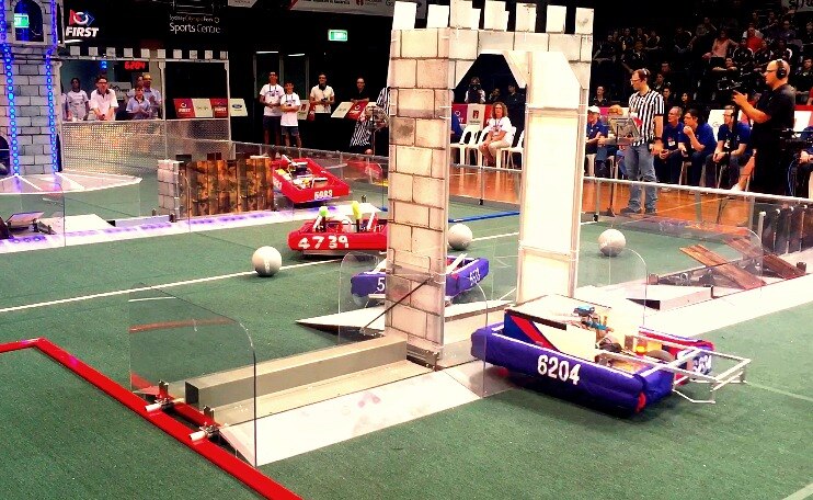 Robot battle sparks female students' interest in STEM subjects - ABC News