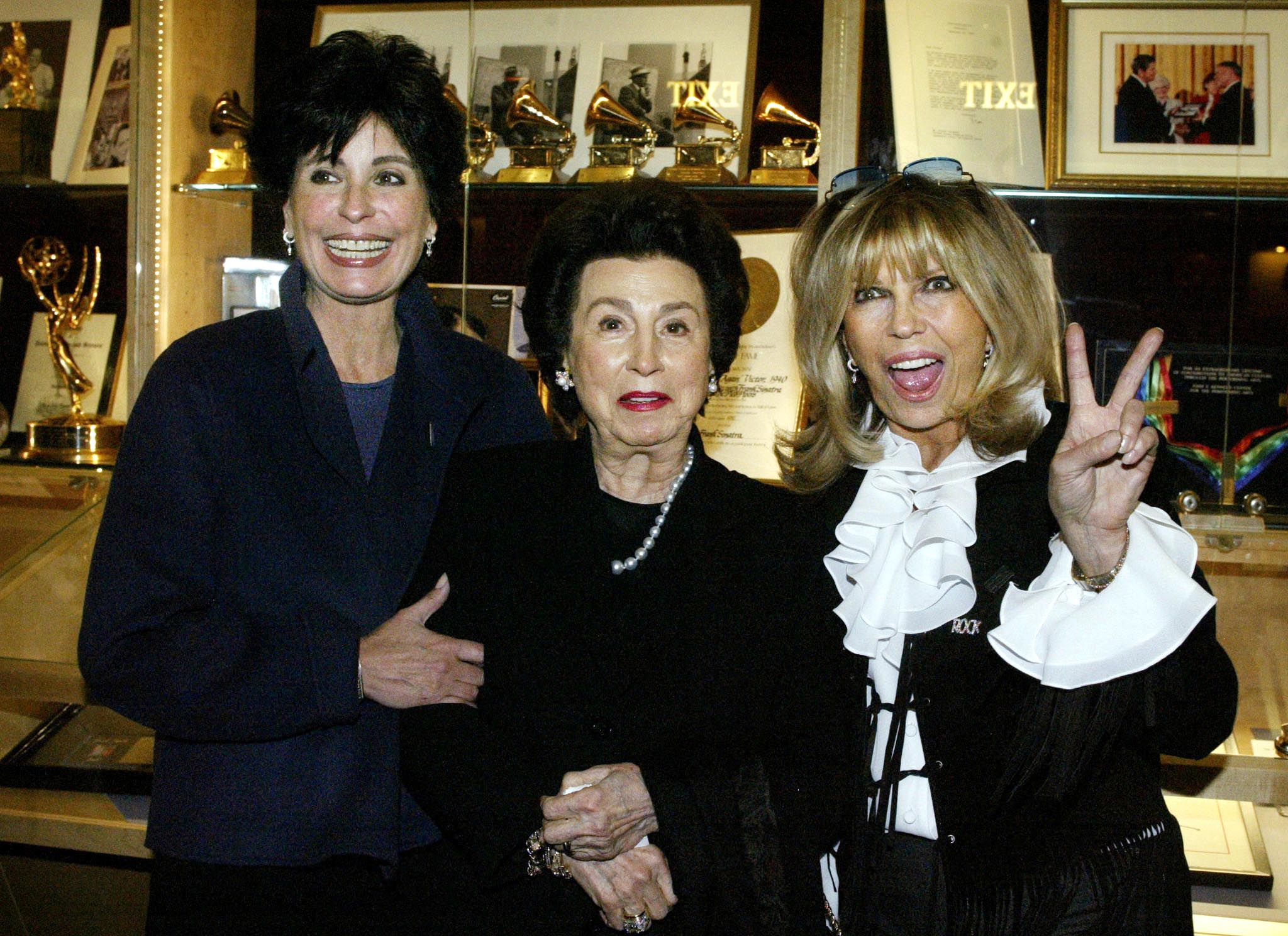 Nancy Sinatra, the first wife of Frank Sinatra, dies at 101 - ABC News