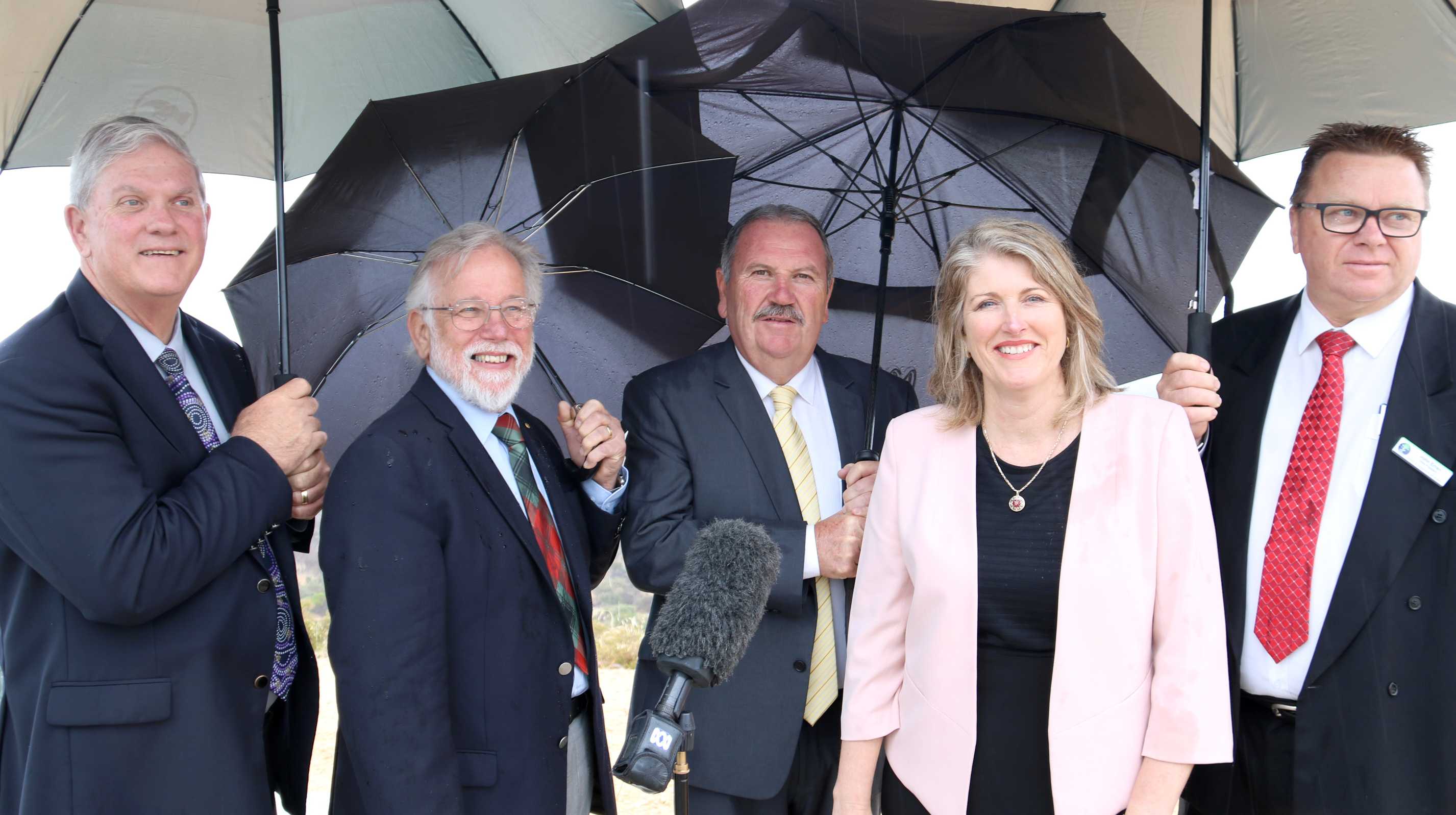 Council alliance steps up campaign to build outer harbour at Fremantle ...