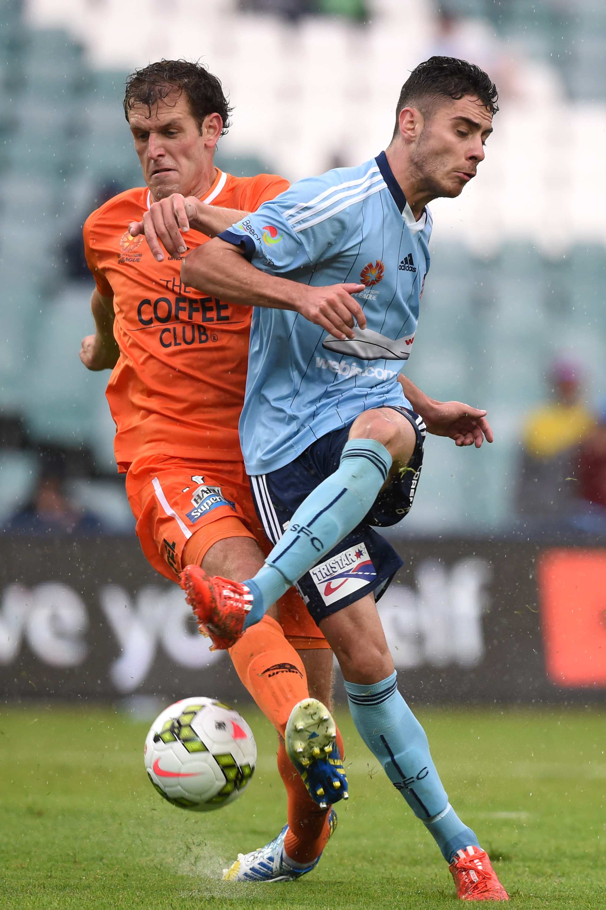 Brisbane Roar re-signs Luke DeVere on two-year A-League deal extension ...