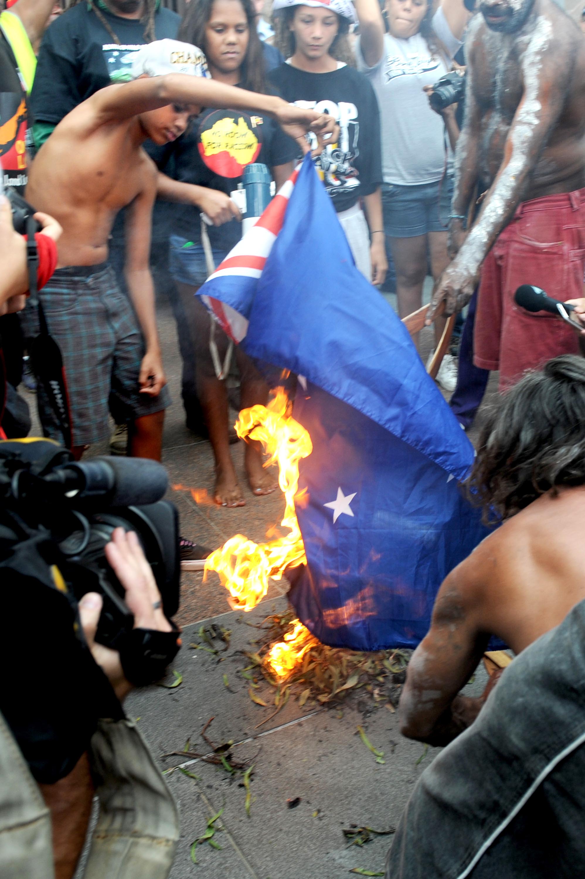 Minister angry at young flag burners - ABC News