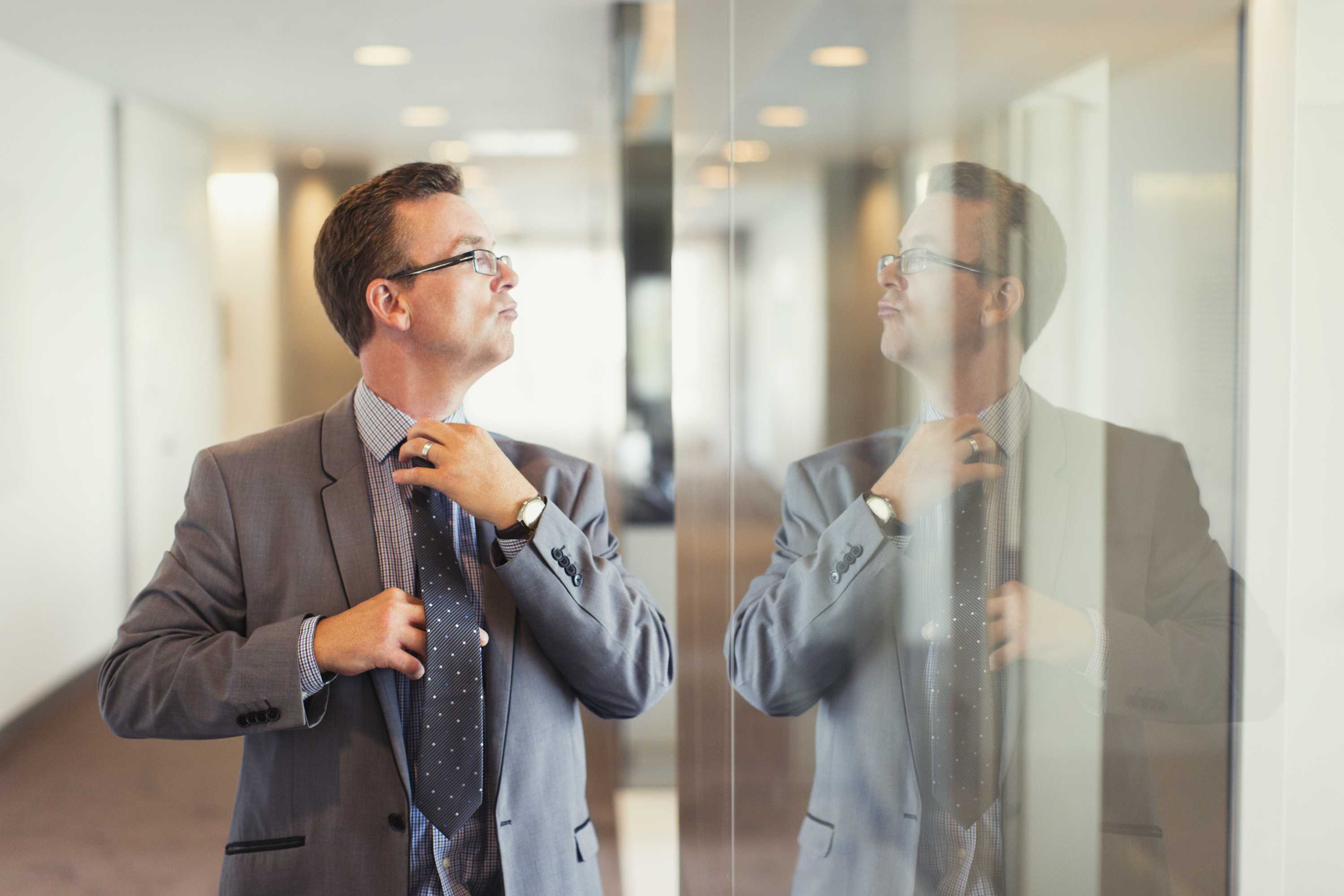The office narcissist: how to spot (and deal with) them - ABC News