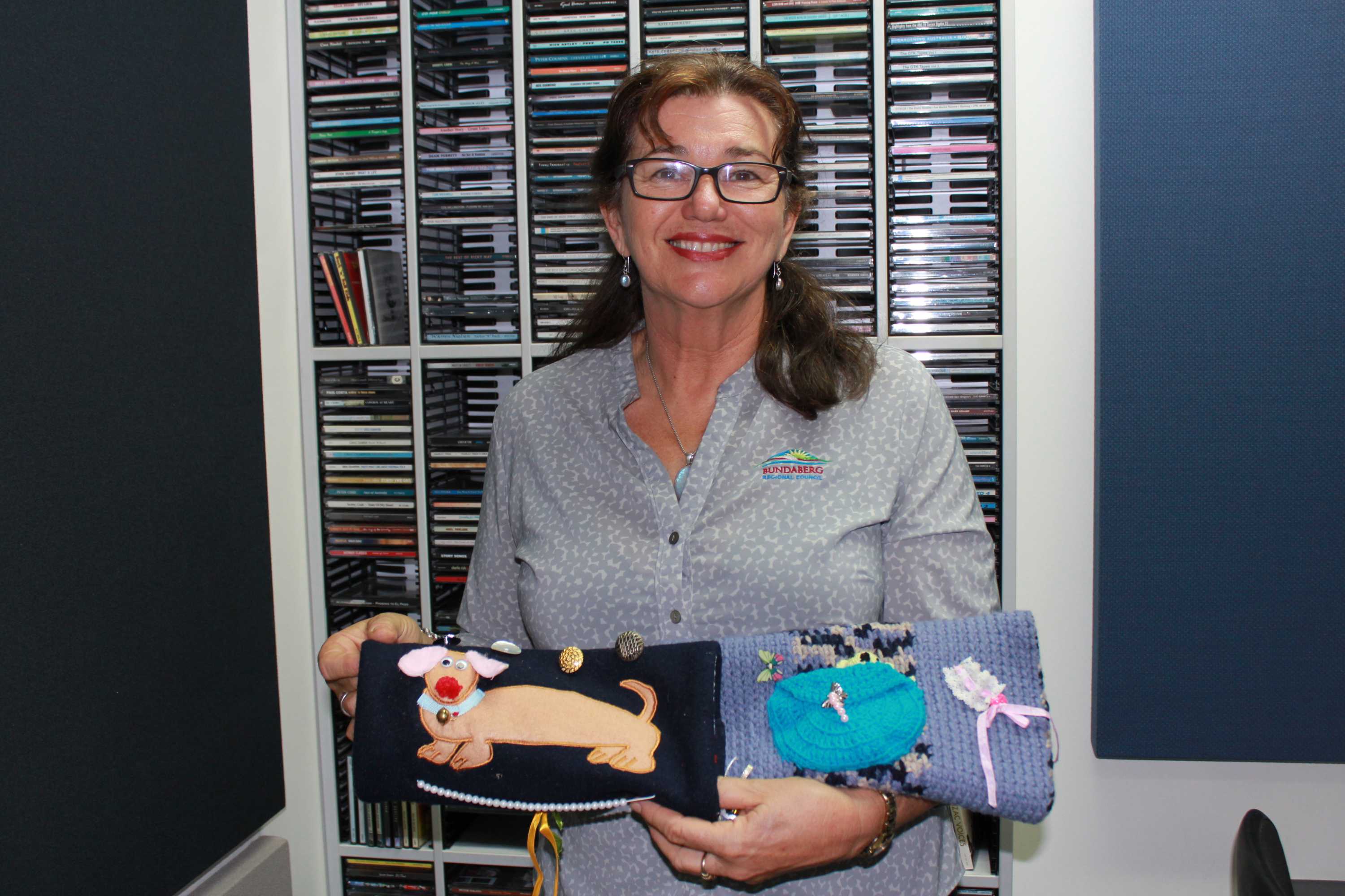 Twiddle Muff mania grows with crafters keen to help others - ABC News