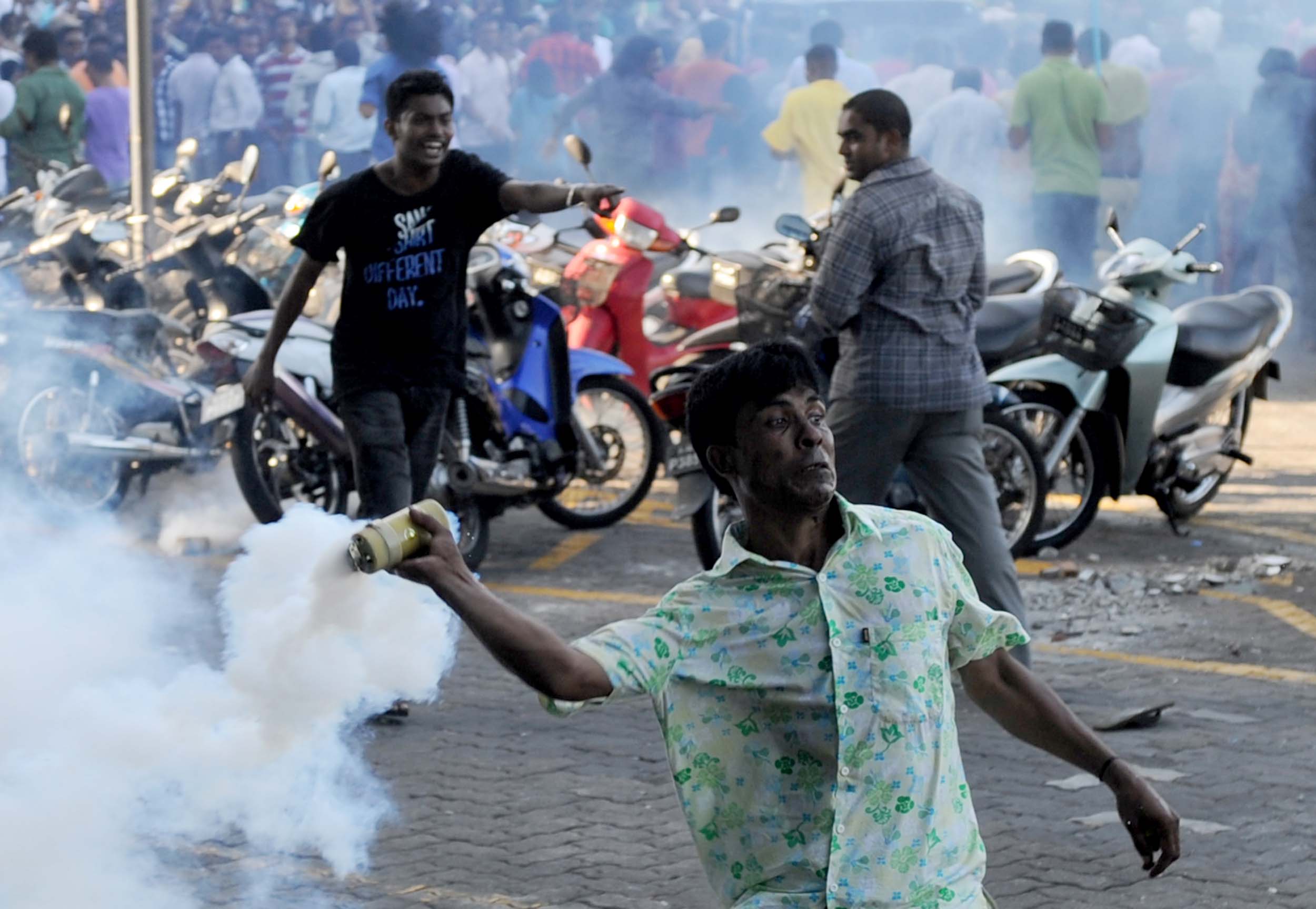 Violence in Maldives after president forced out - ABC News