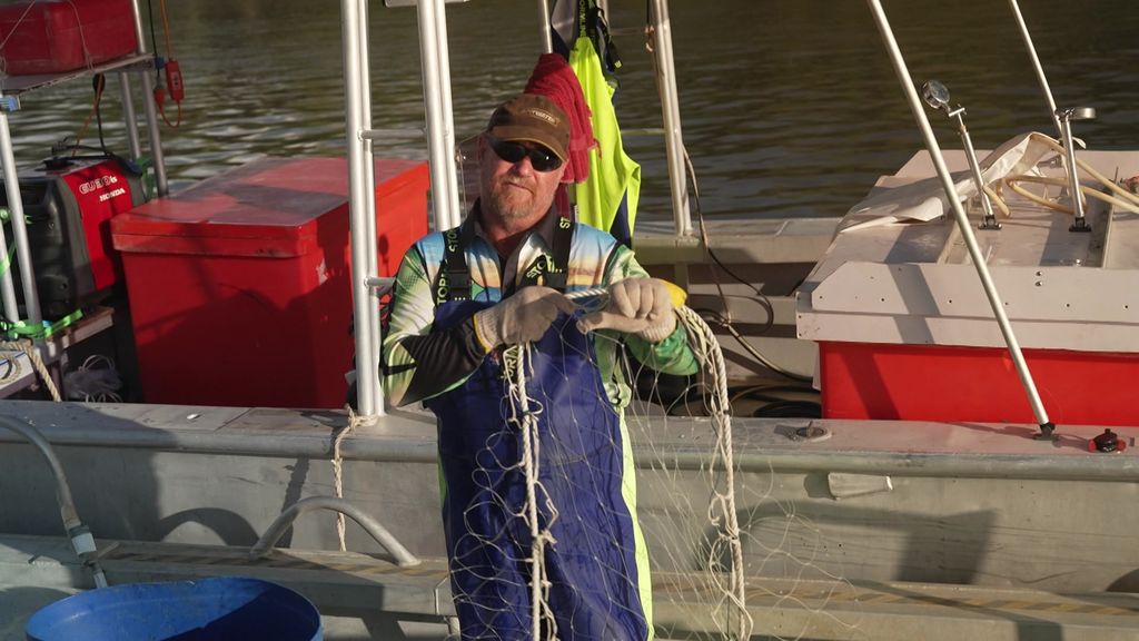 Third generation fisher David DJ Lane explains gillnet design - ABC News