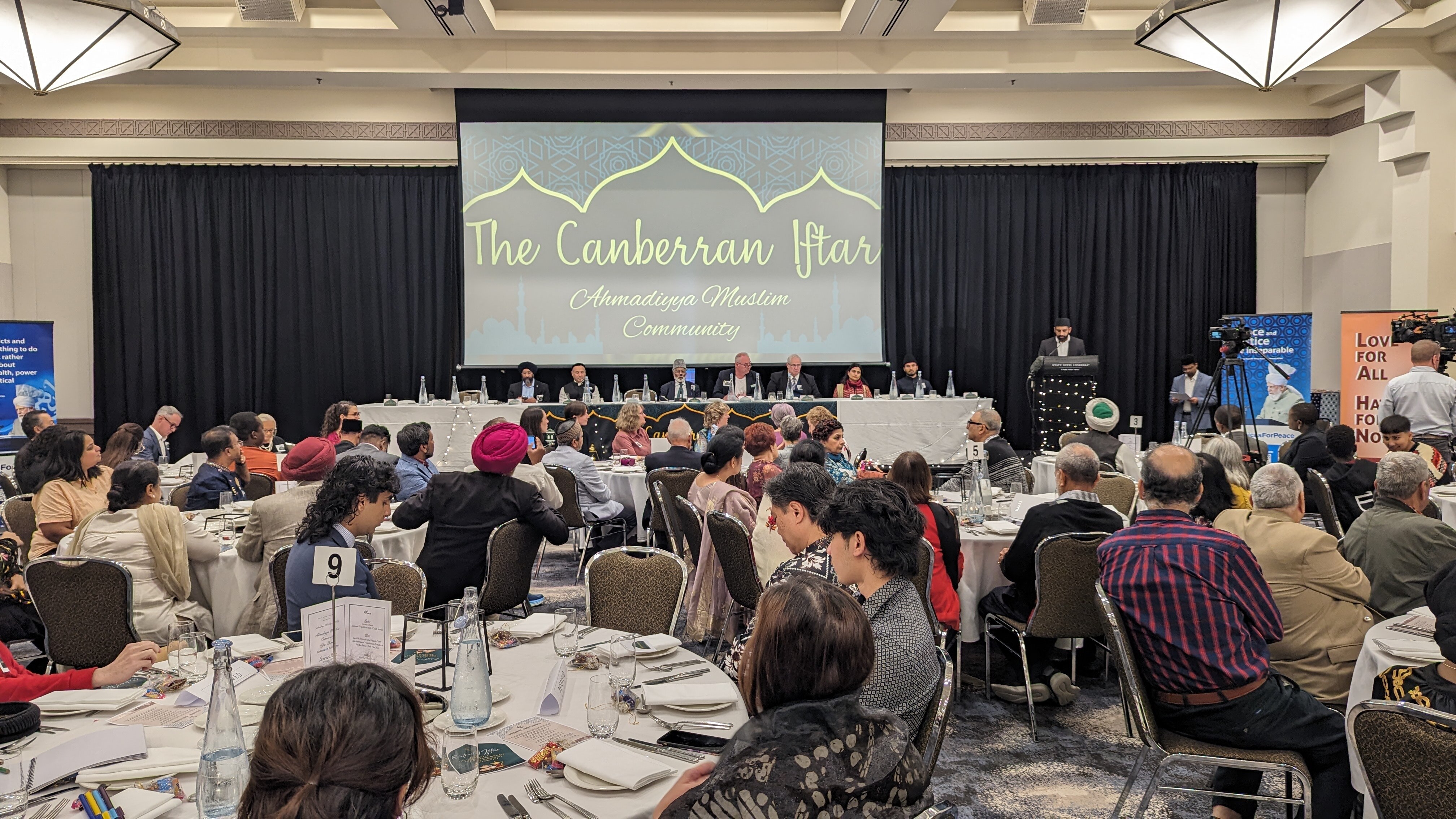 A night of celebration and conversation: the 2024 Ahmadiyya Muslim ...