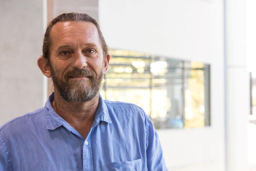 Internationally renowned marine artist - Roger Swainston - ABC Perth