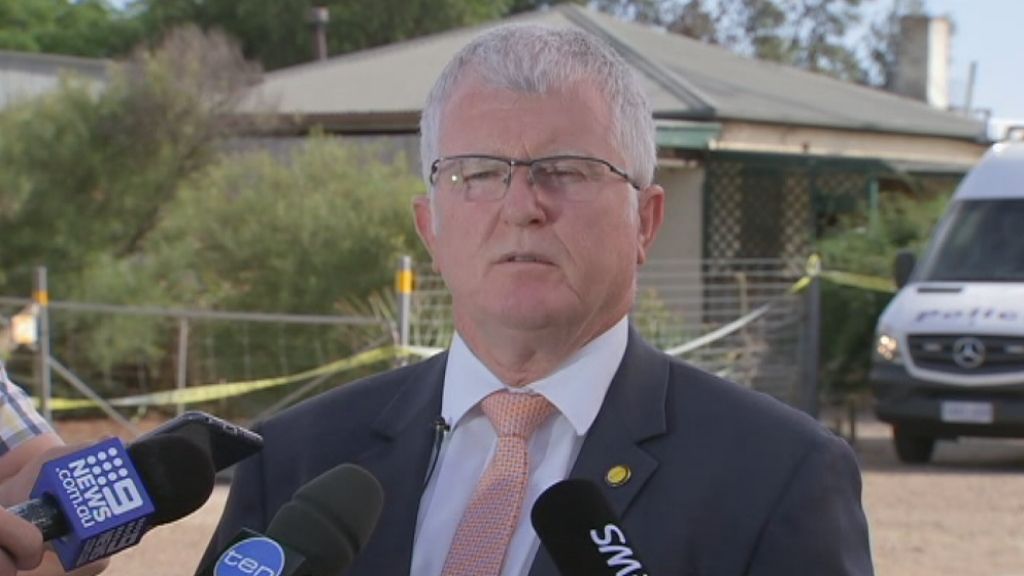 SA police hunt man after brutal Murray Bridge murder - ABC News