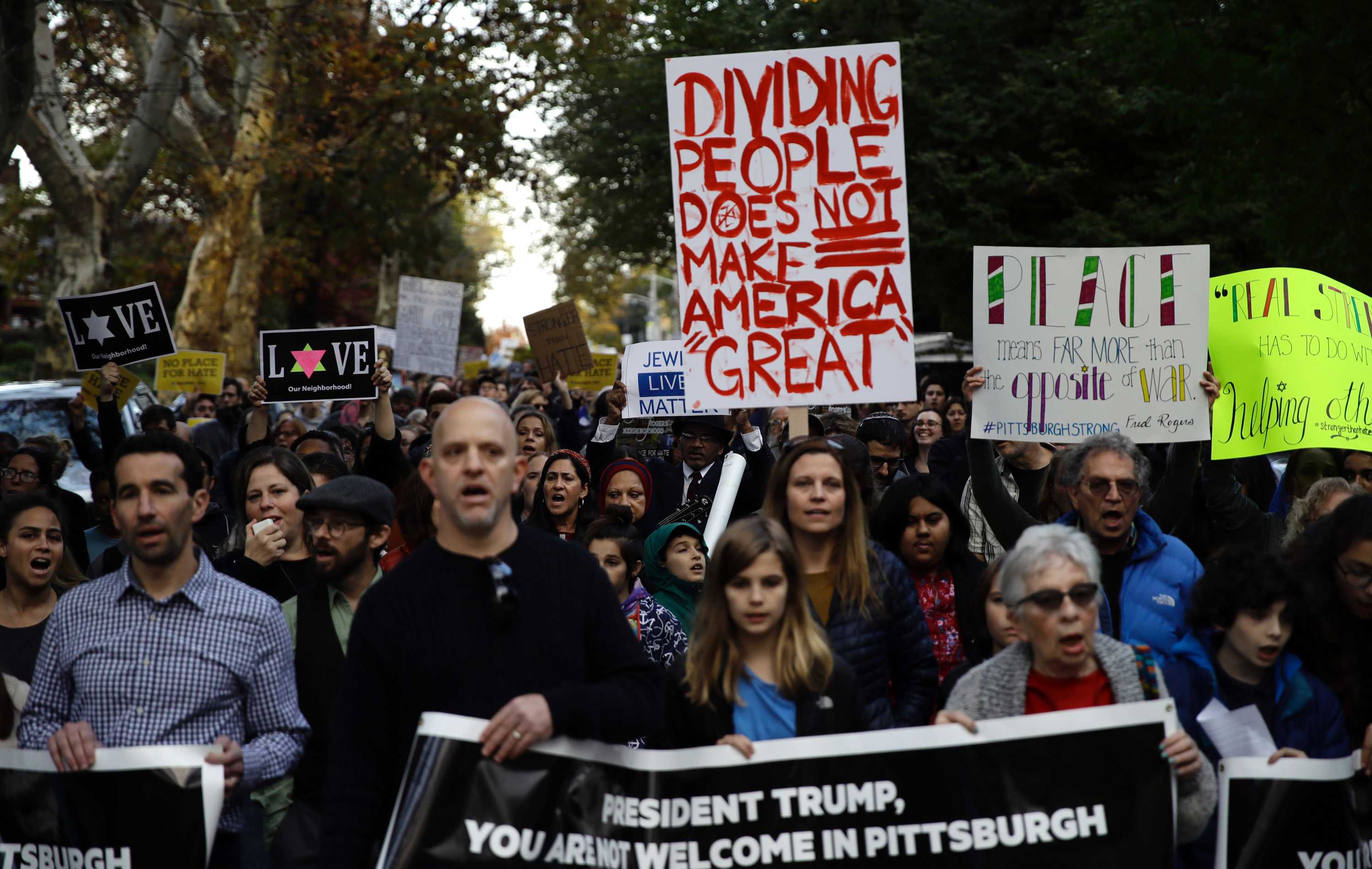 Pittsburgh shooting: Donald Trump visits Tree of Life synagogue as ...
