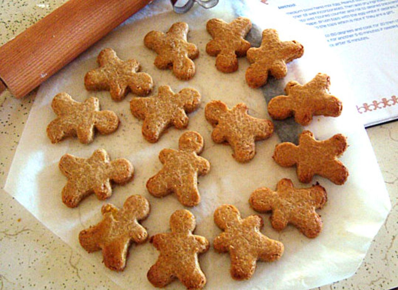 Poochy peanut butter and banana biscuits - ABC News