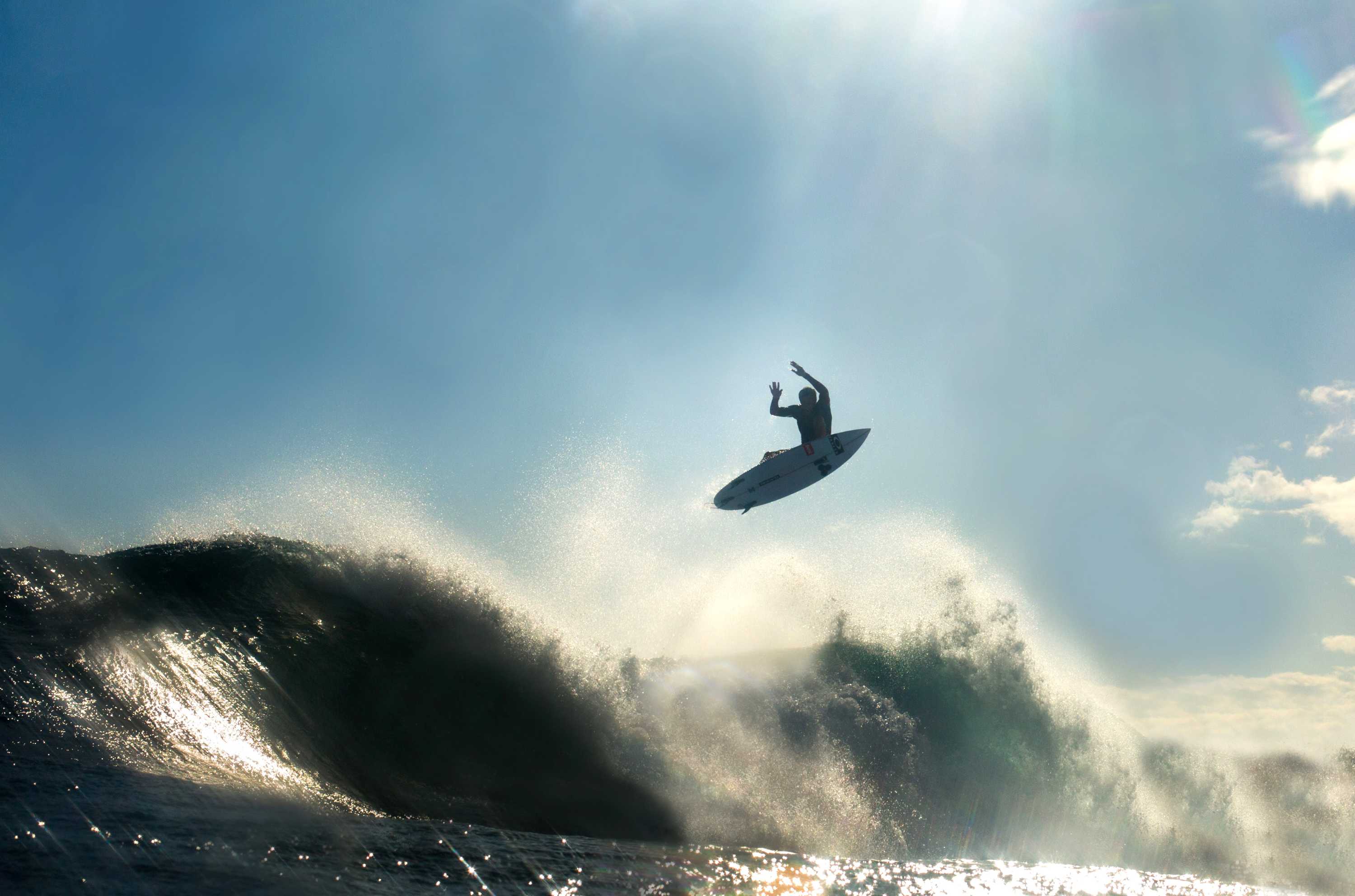 Photographer captures world's best surfers at local spot after World ...