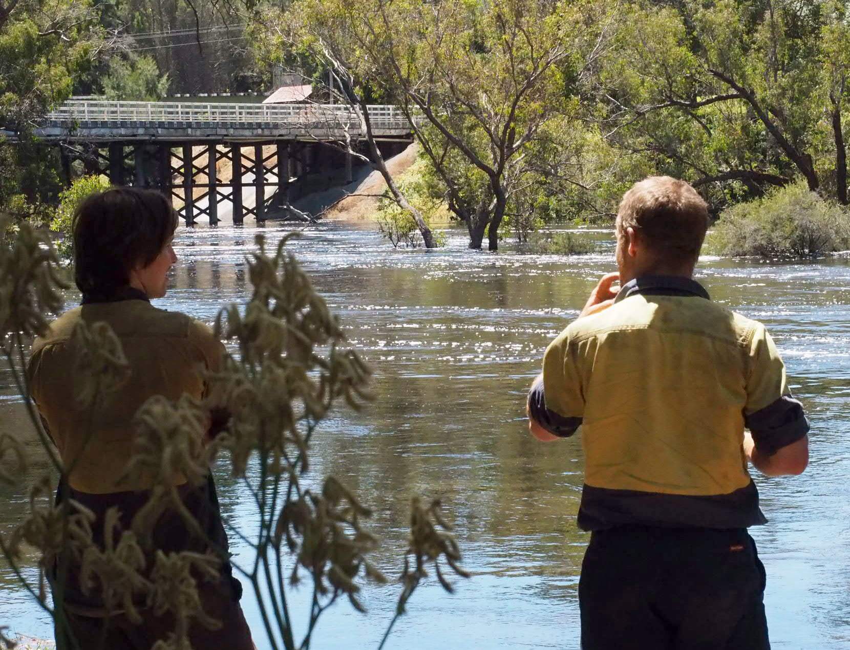 Blackwood River peaking, town of Nannup on standby after heavy rain and ...