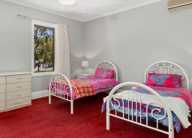 Tenants forced to consider sharing rooms as rental crisis bites - ABC News