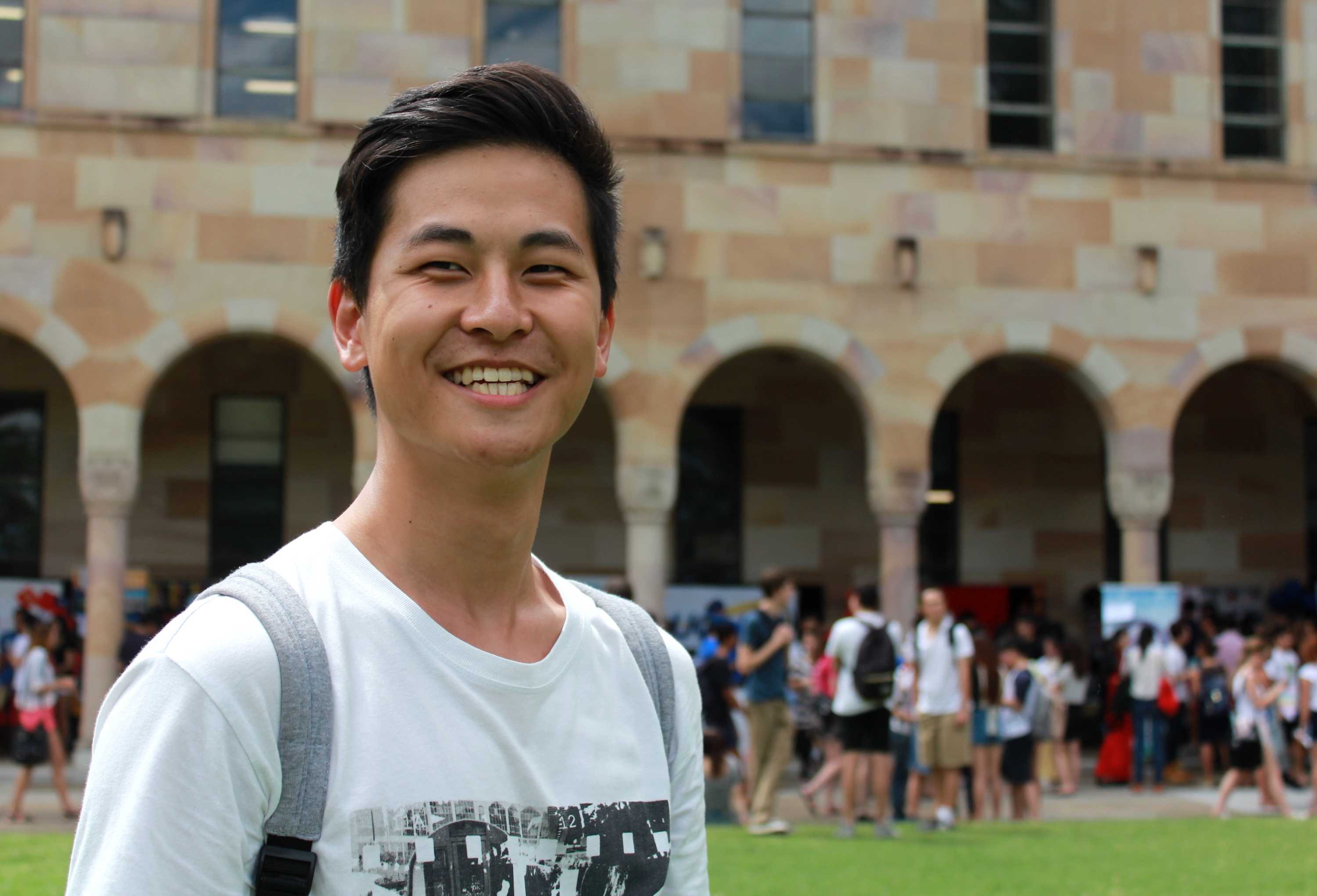 Thousands of students spill onto University of Queensland campus for O ...