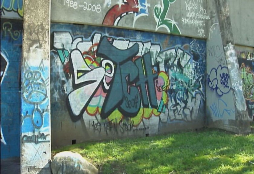 Spray paint ban in graffiti clamp down - ABC News
