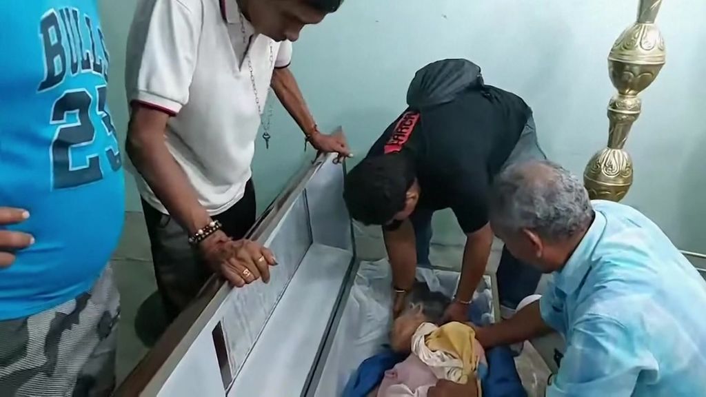 Woman knocks on coffin during her own wake - ABC News